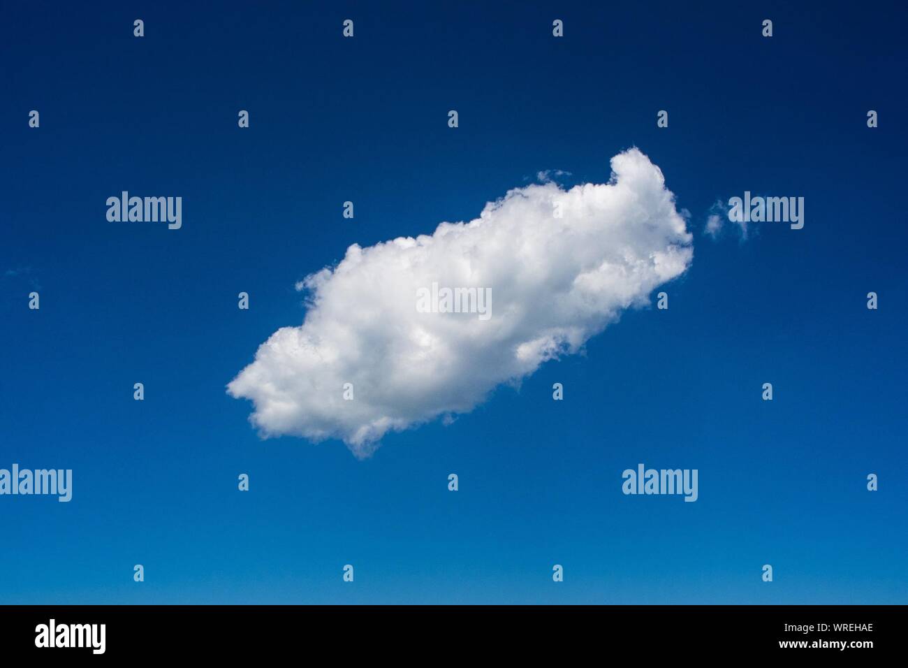 Single cloud hi-res stock photography and images - Alamy