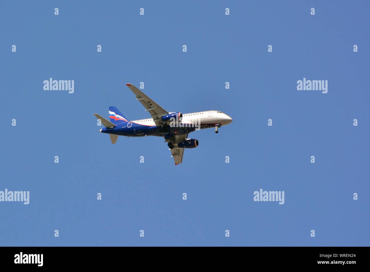 Sukhoi superjet 100 engine hi-res stock photography and images - Alamy