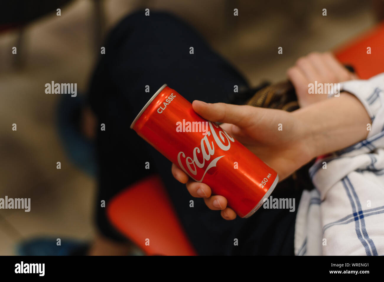 Coca cola can and hand hi-res stock photography and images - Alamy