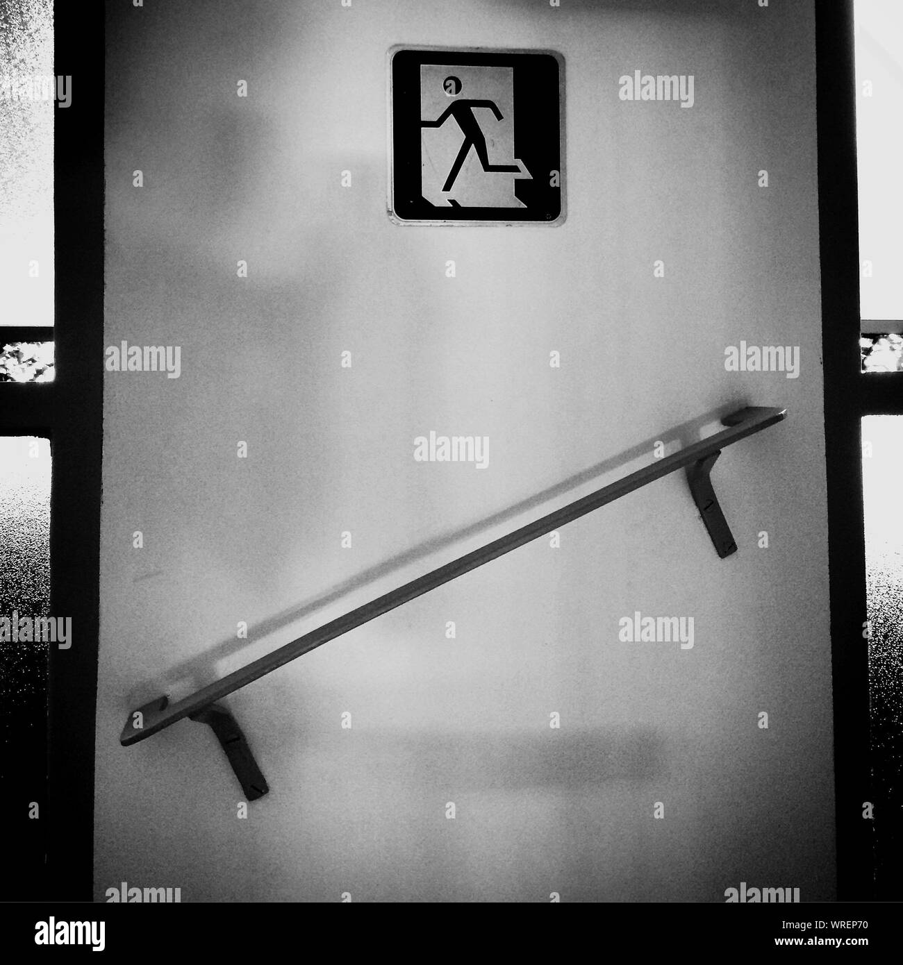 Fire exit symbol hi-res stock photography and images - Alamy