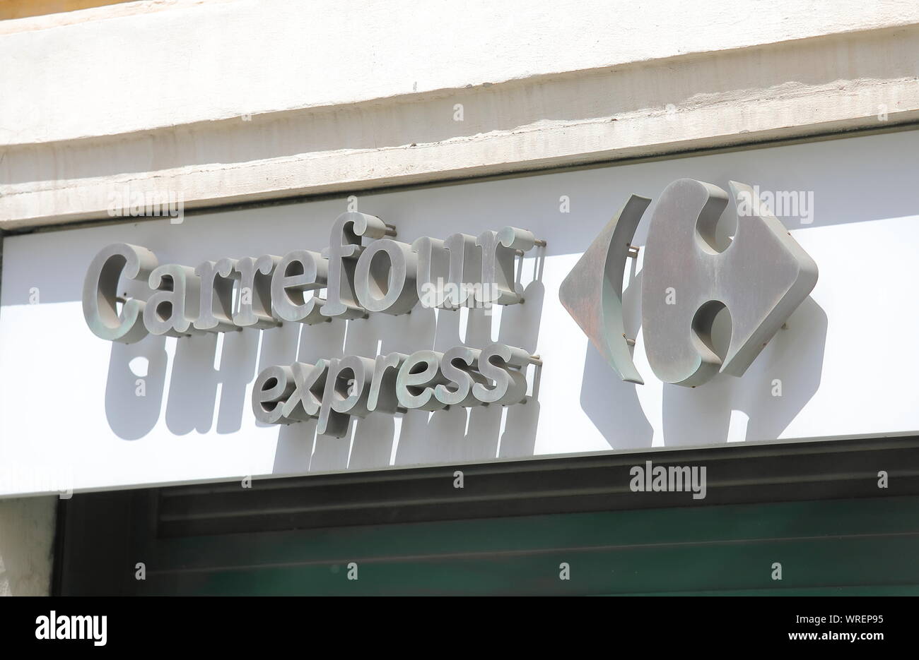 Carrefour supermarket company logo Stock Photo - Alamy