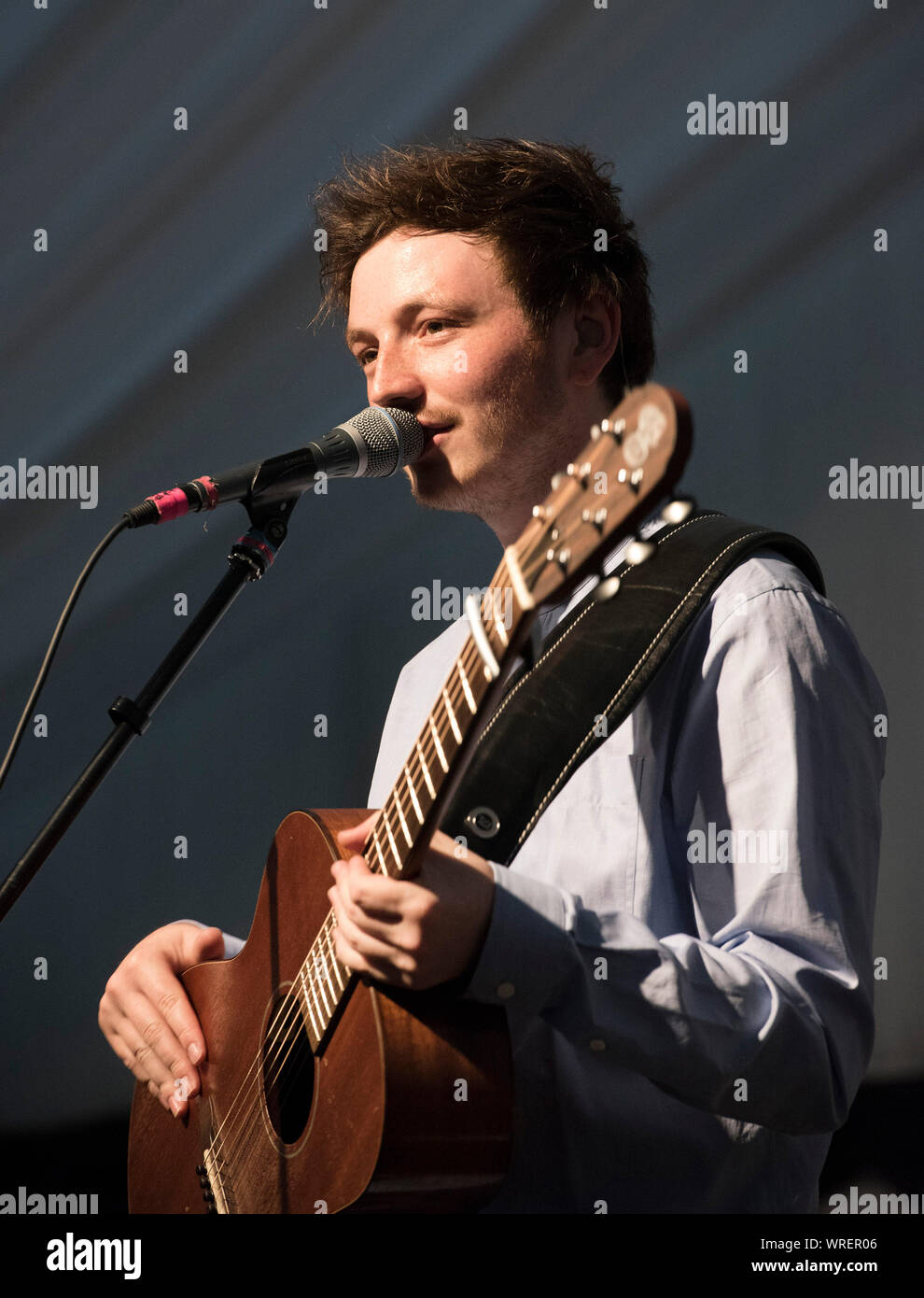 Lewis watson guitarist hi-res stock photography and images - Alamy