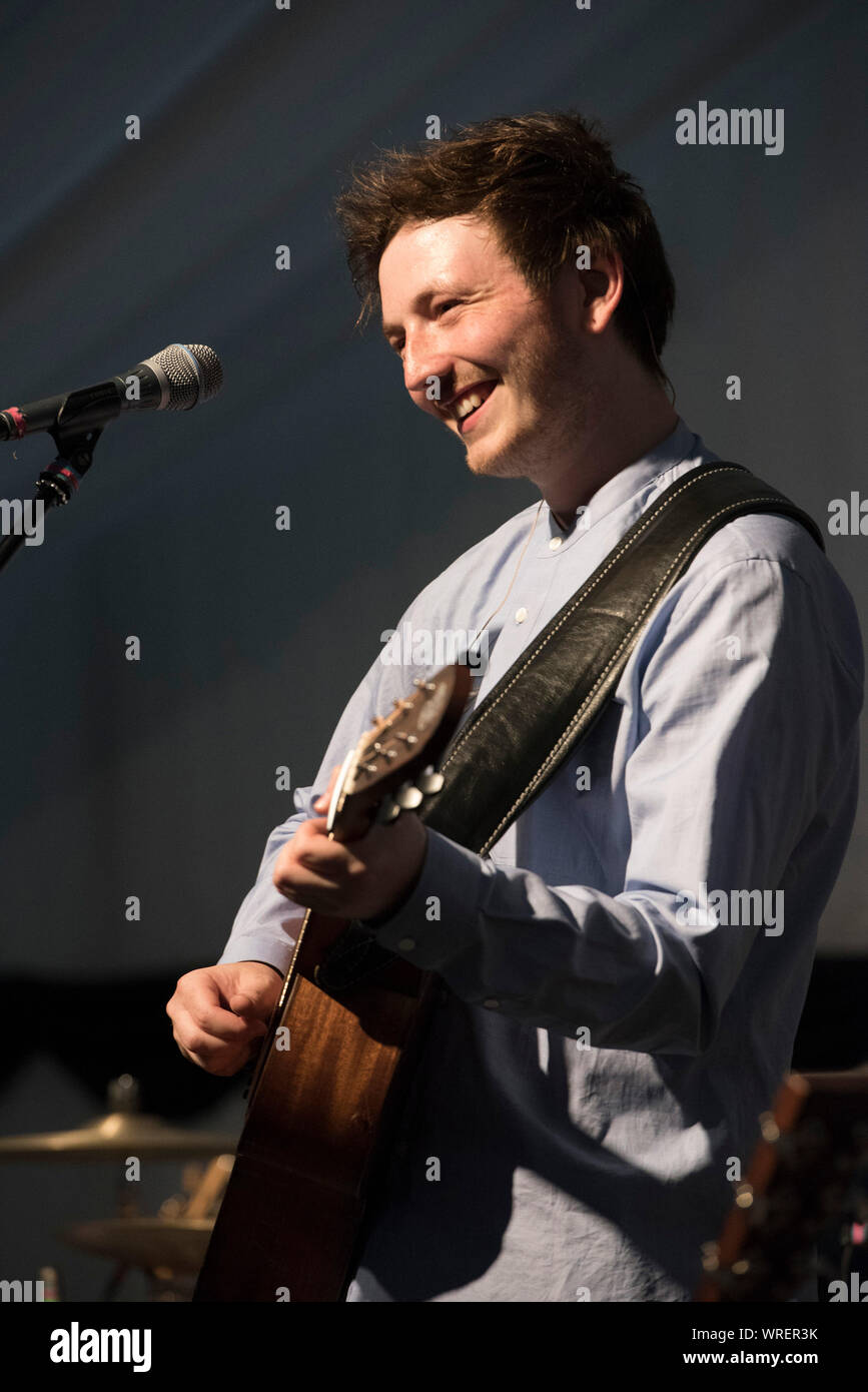 Lewis watson guitarist hi-res stock photography and images - Alamy