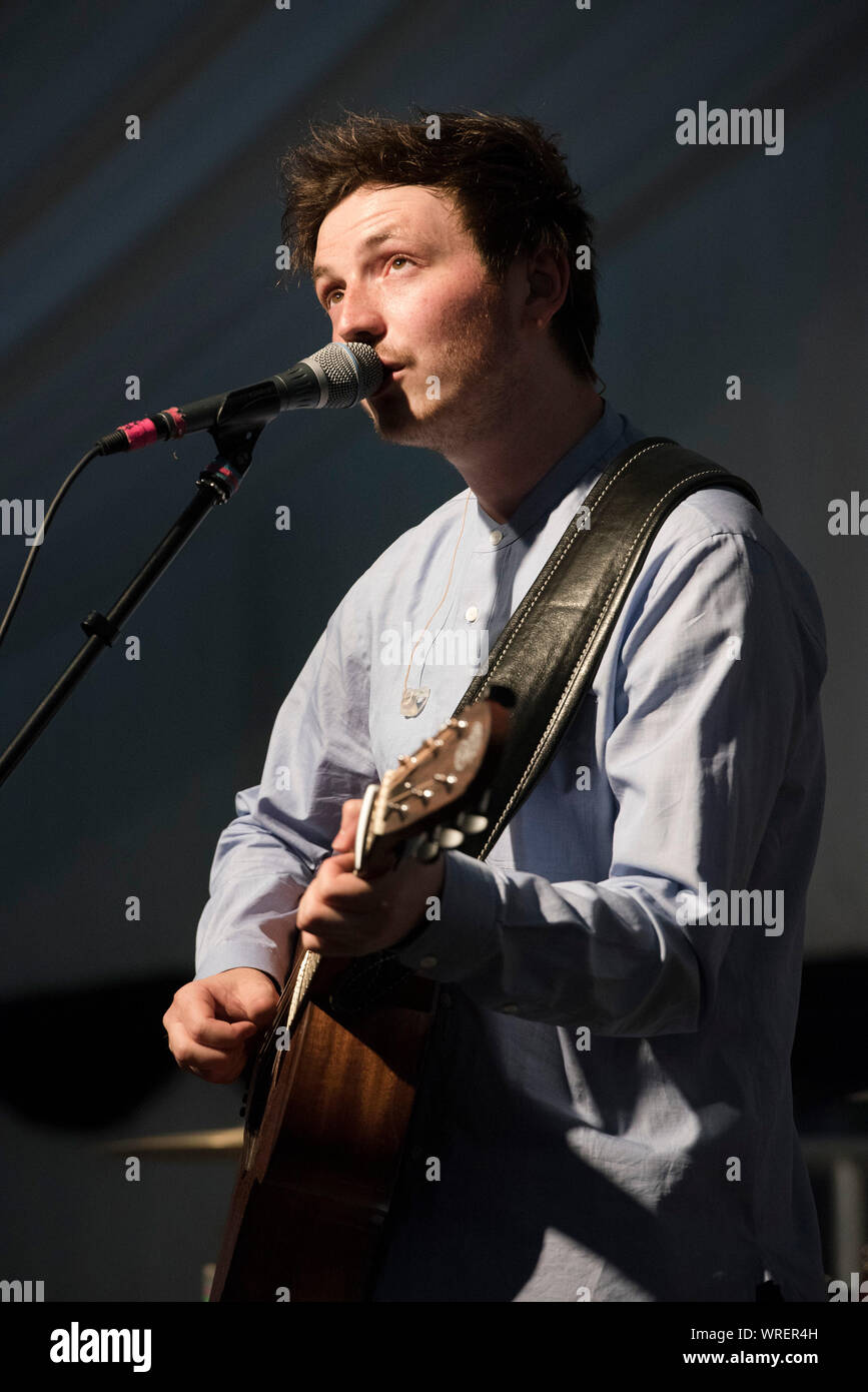 Lewis watson guitarist hi-res stock photography and images - Alamy