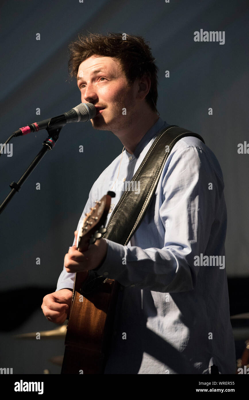 Performer lewis watson hi-res stock photography and images - Alamy