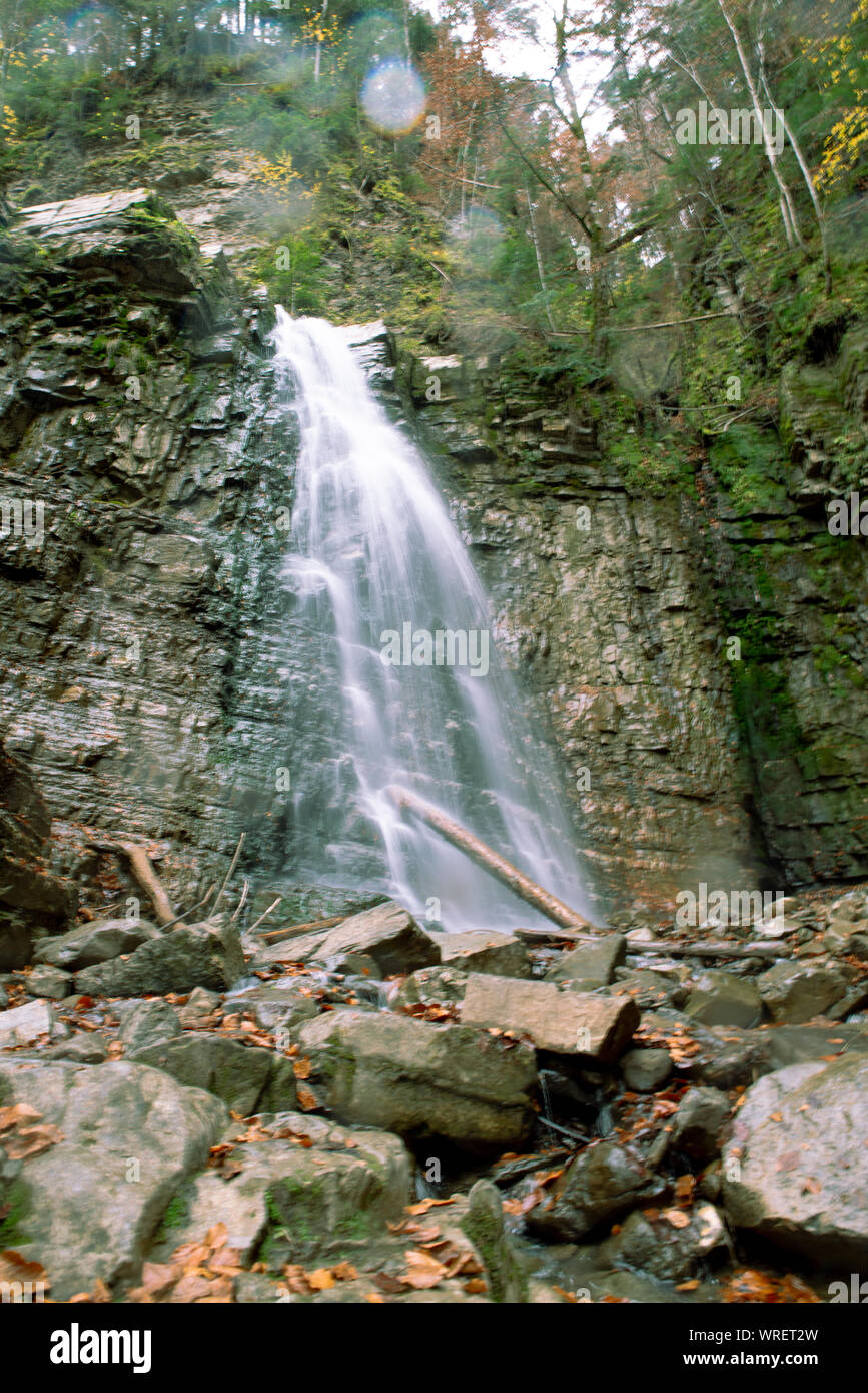 Waterfall wallpapers hi-res stock photography and images - Alamy