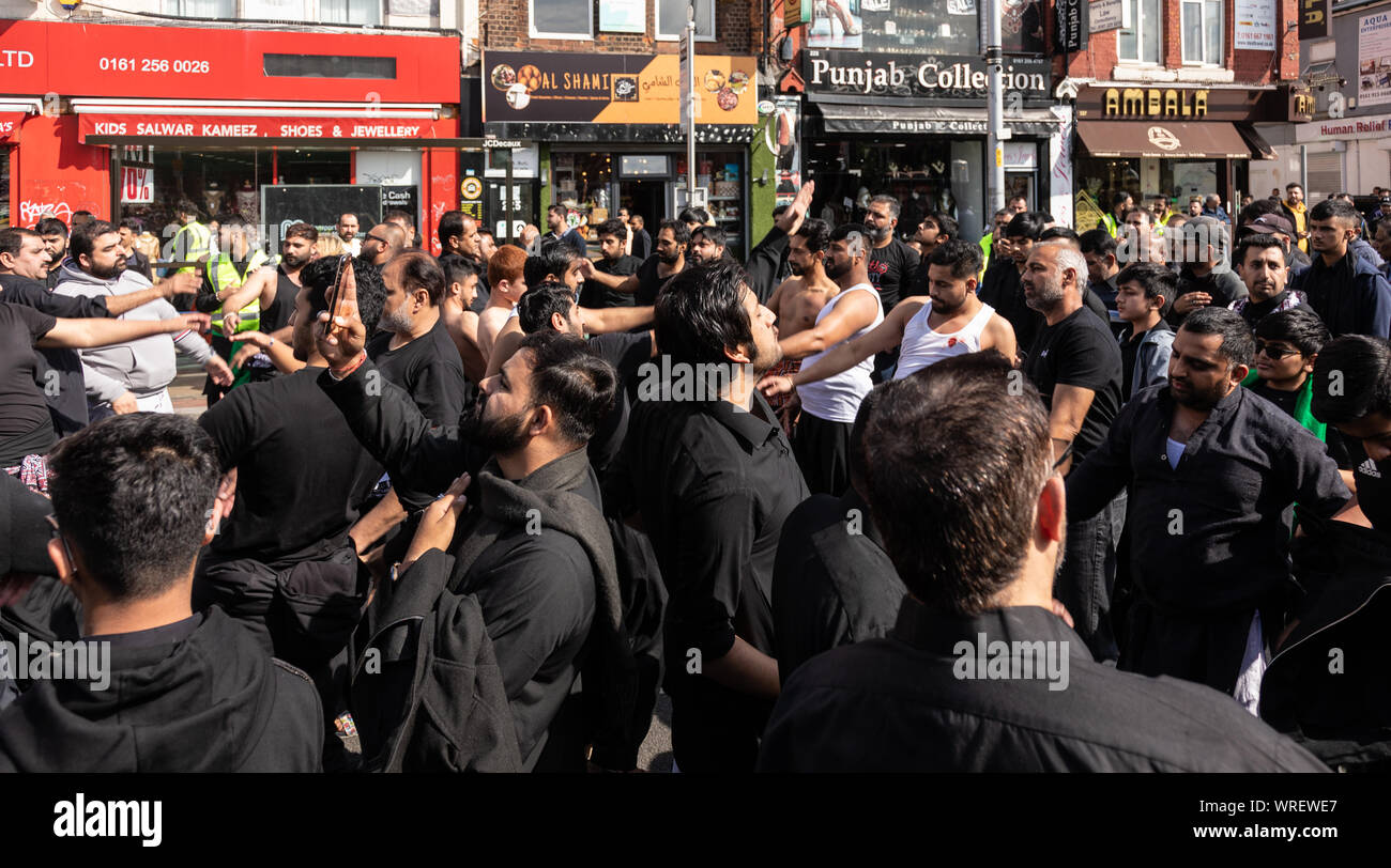 Shia men and young boys emotionally beating their chests in the Ashura ...