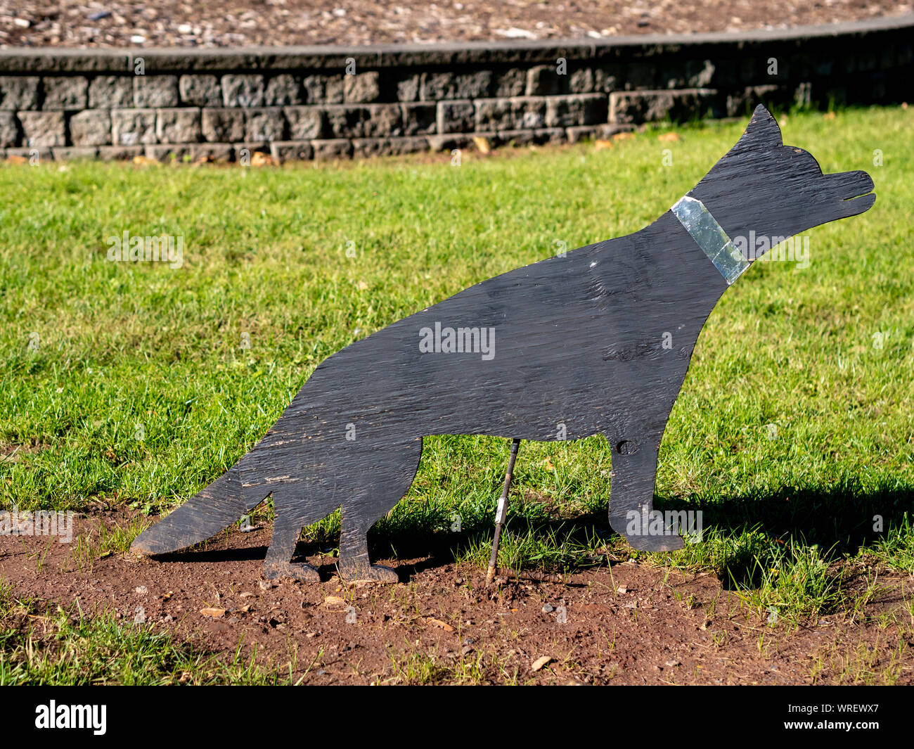 black cut out dog sign Stock Photo - Alamy