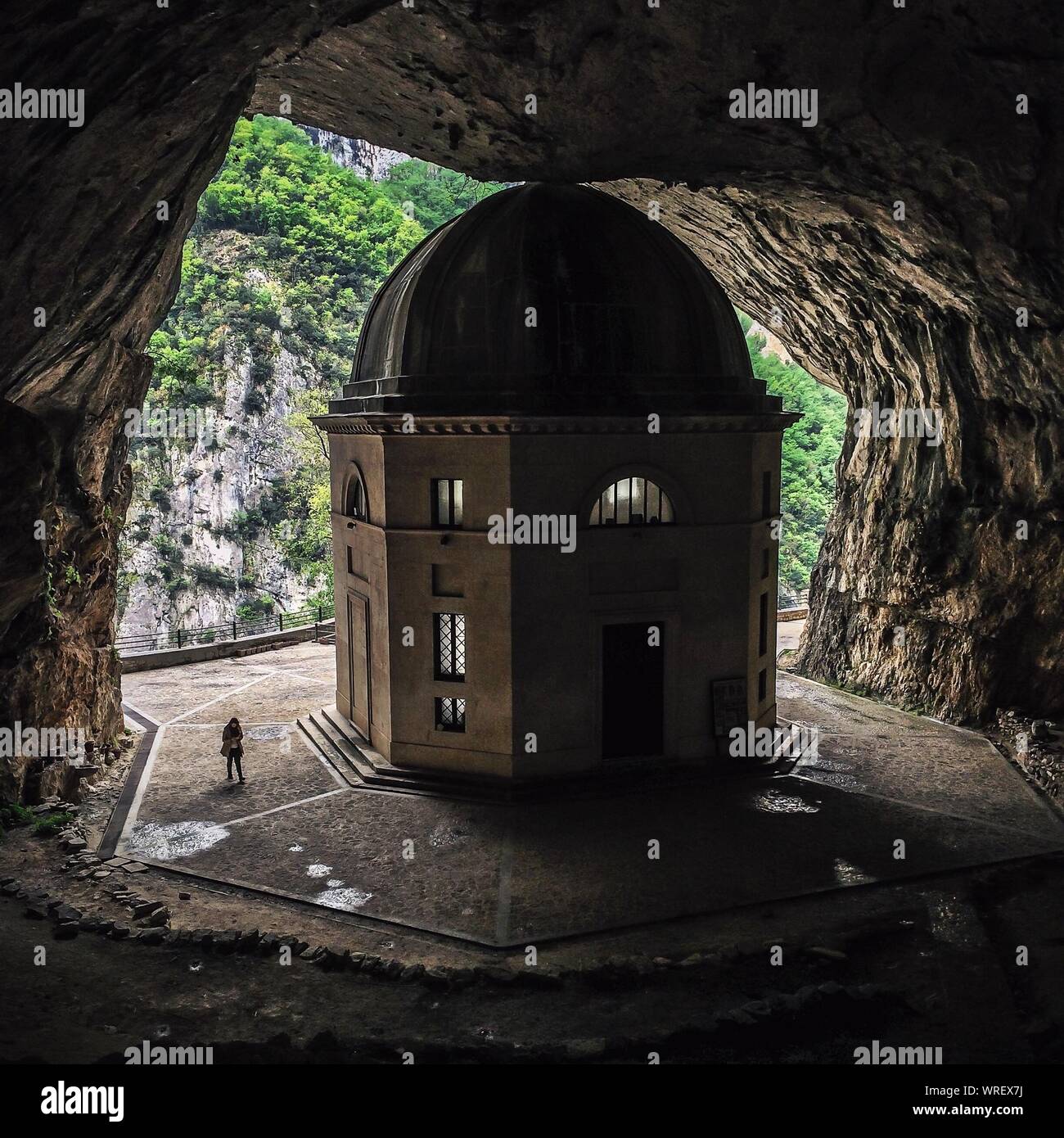 Cave building hi-res stock photography and images - Alamy