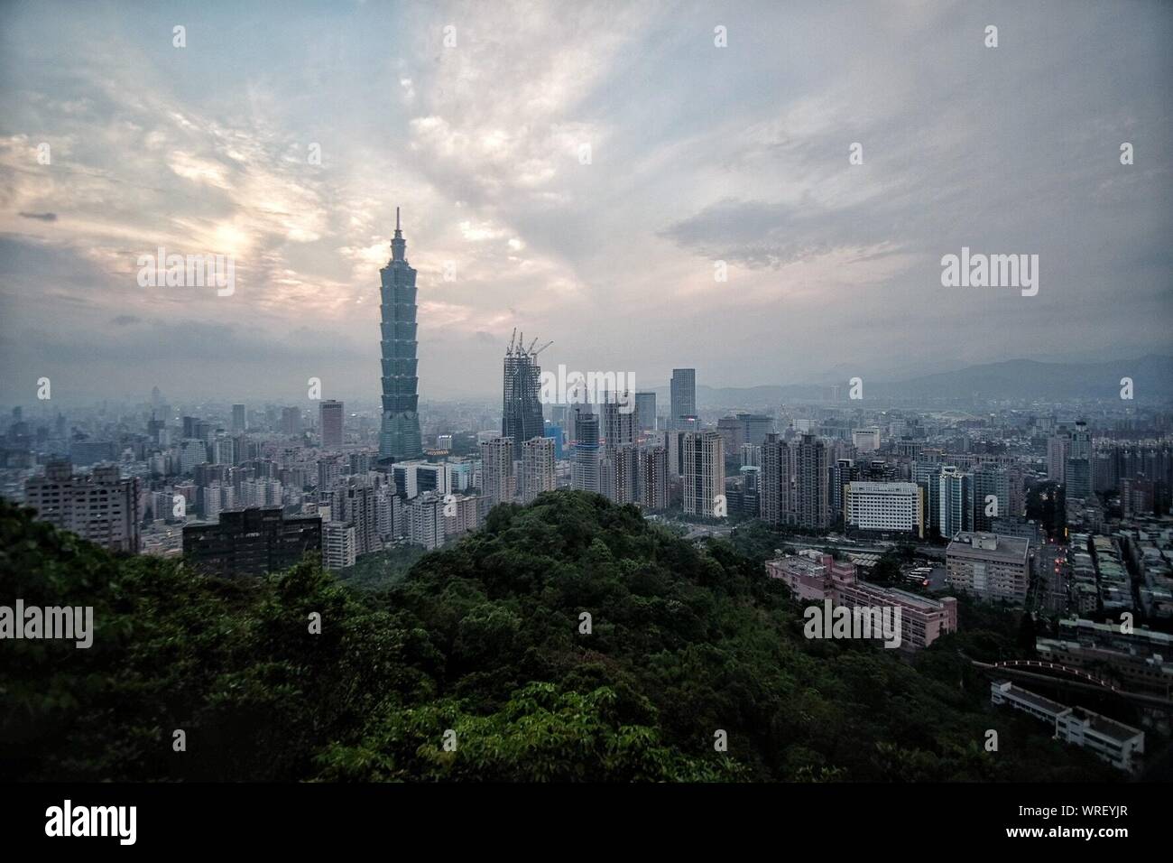 Taipei 101 sunset hi-res stock photography and images - Alamy