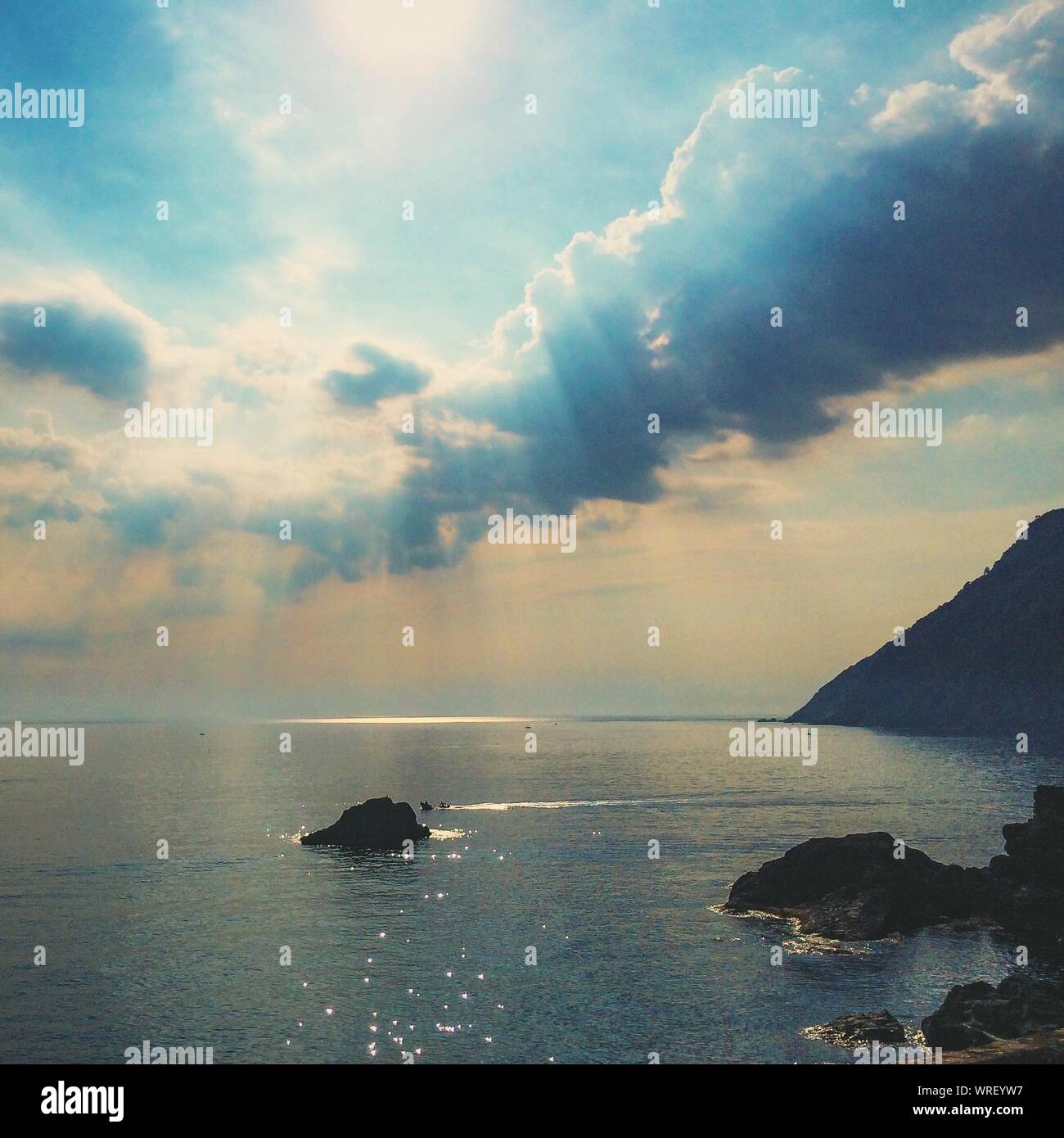 Sun shining through rock formation hi-res stock photography and images ...