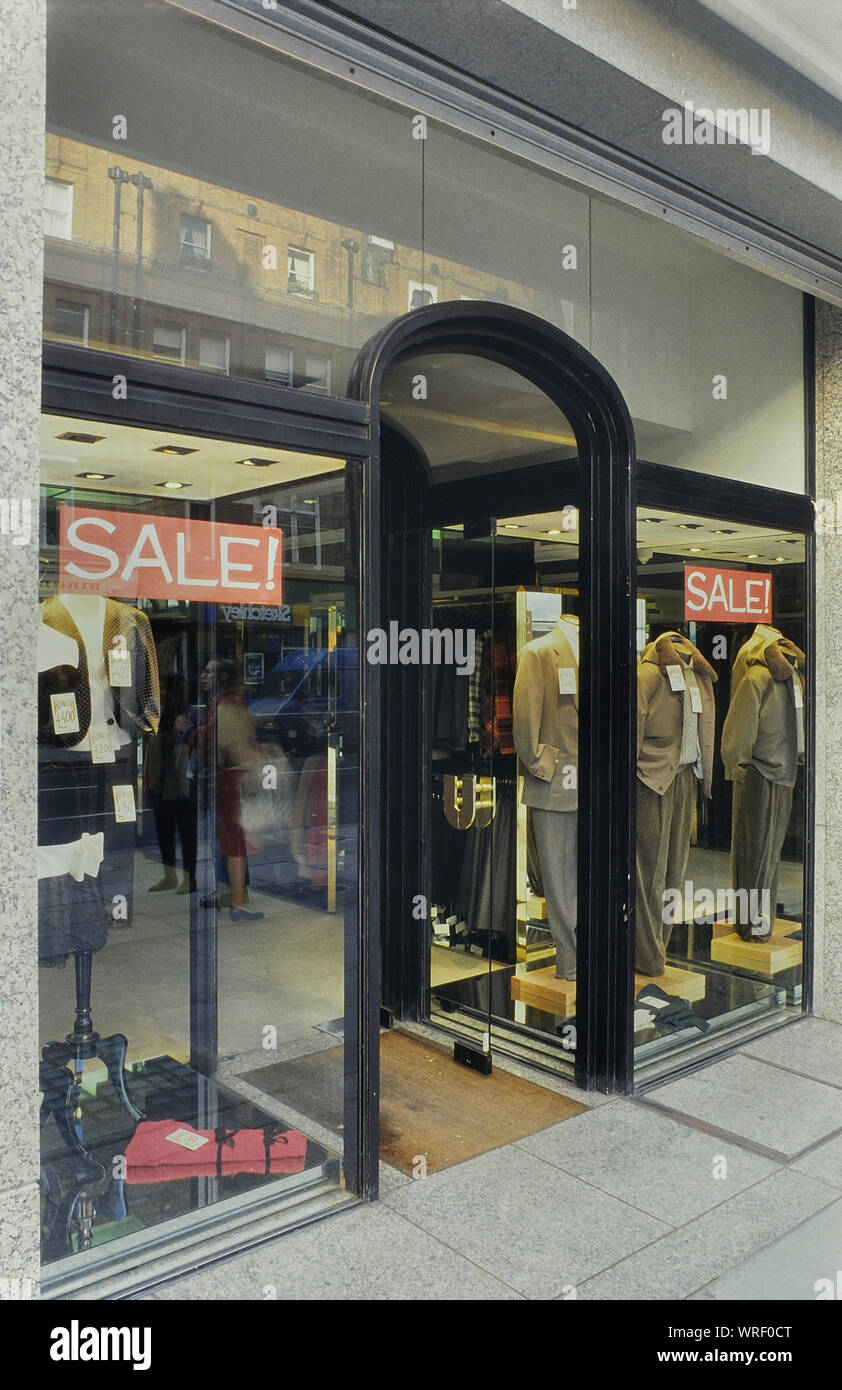 High street shops 1980s hi-res stock photography and images - Alamy
