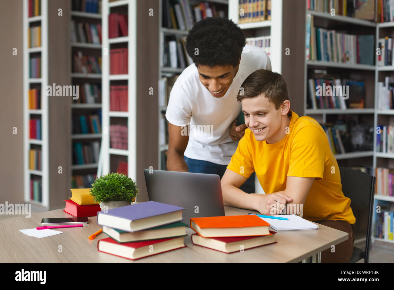 Student helping classmates hi-res stock photography and images - Alamy