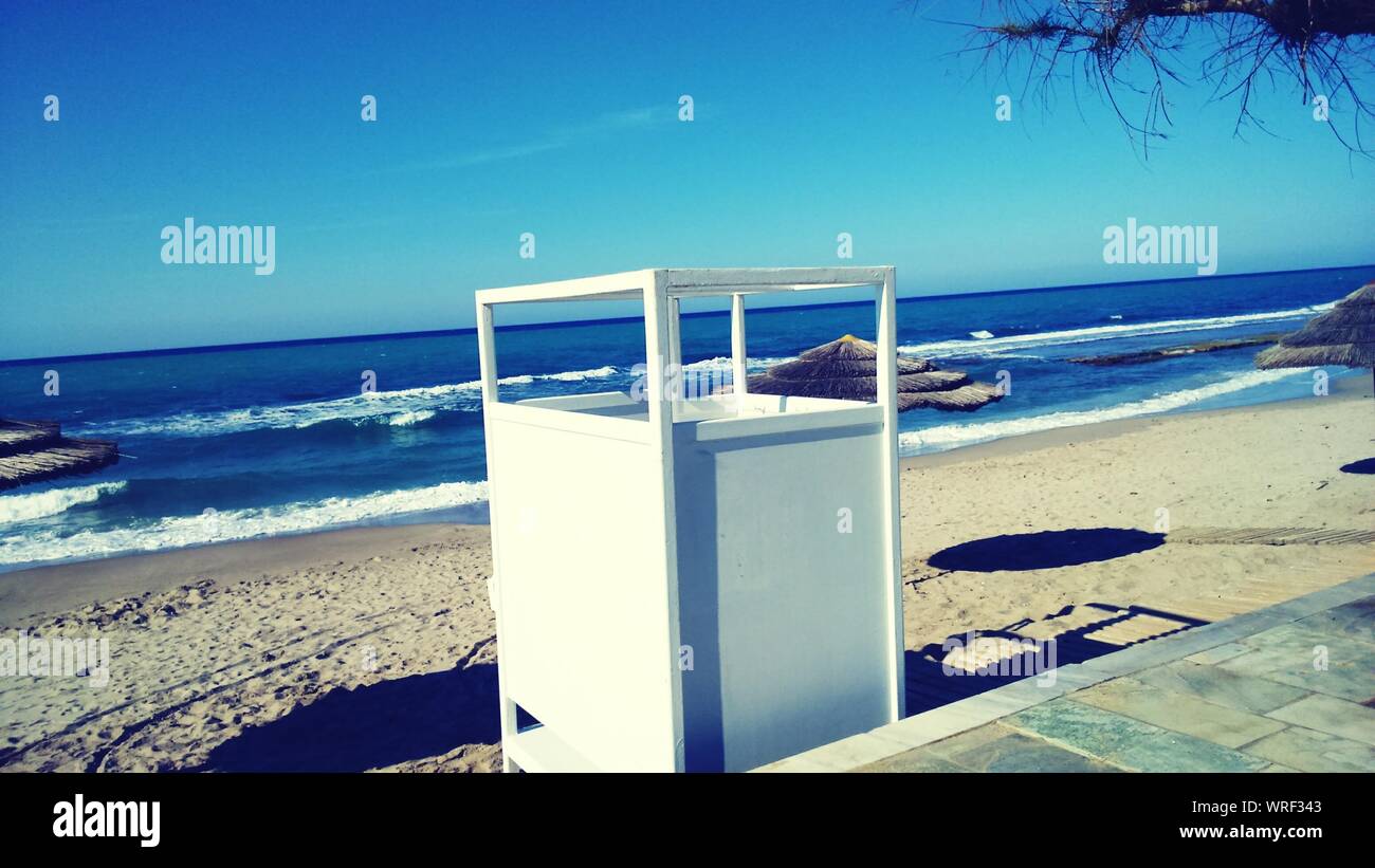 Sand changing cubicle hi-res stock photography and images - Alamy