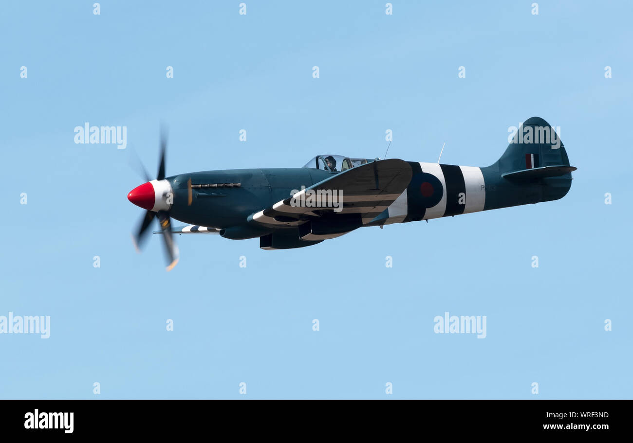 Battle of britain spitfire hi-res stock photography and images - Alamy