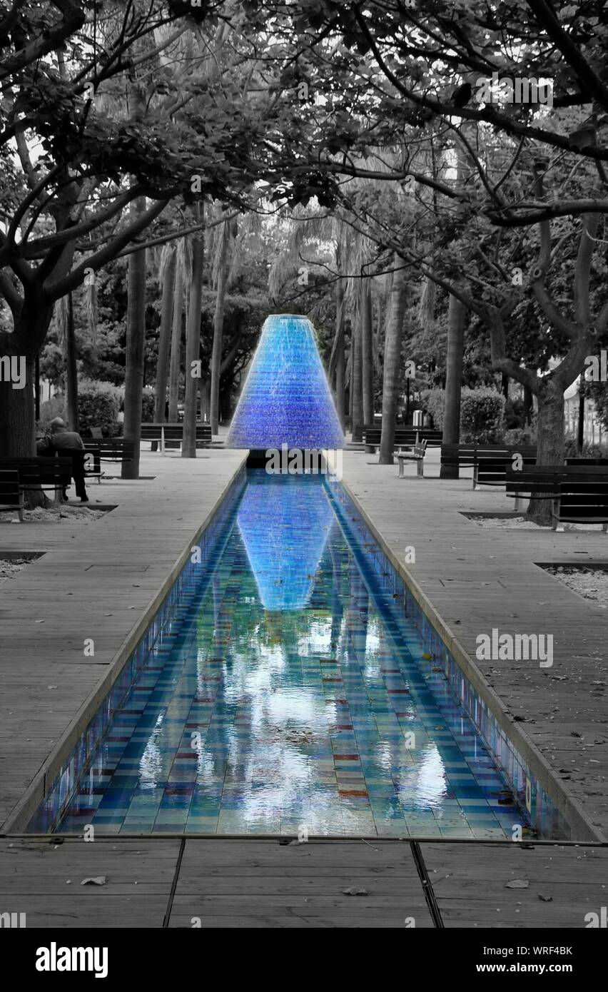 Reflecting pool fountain hi-res stock photography and images - Alamy
