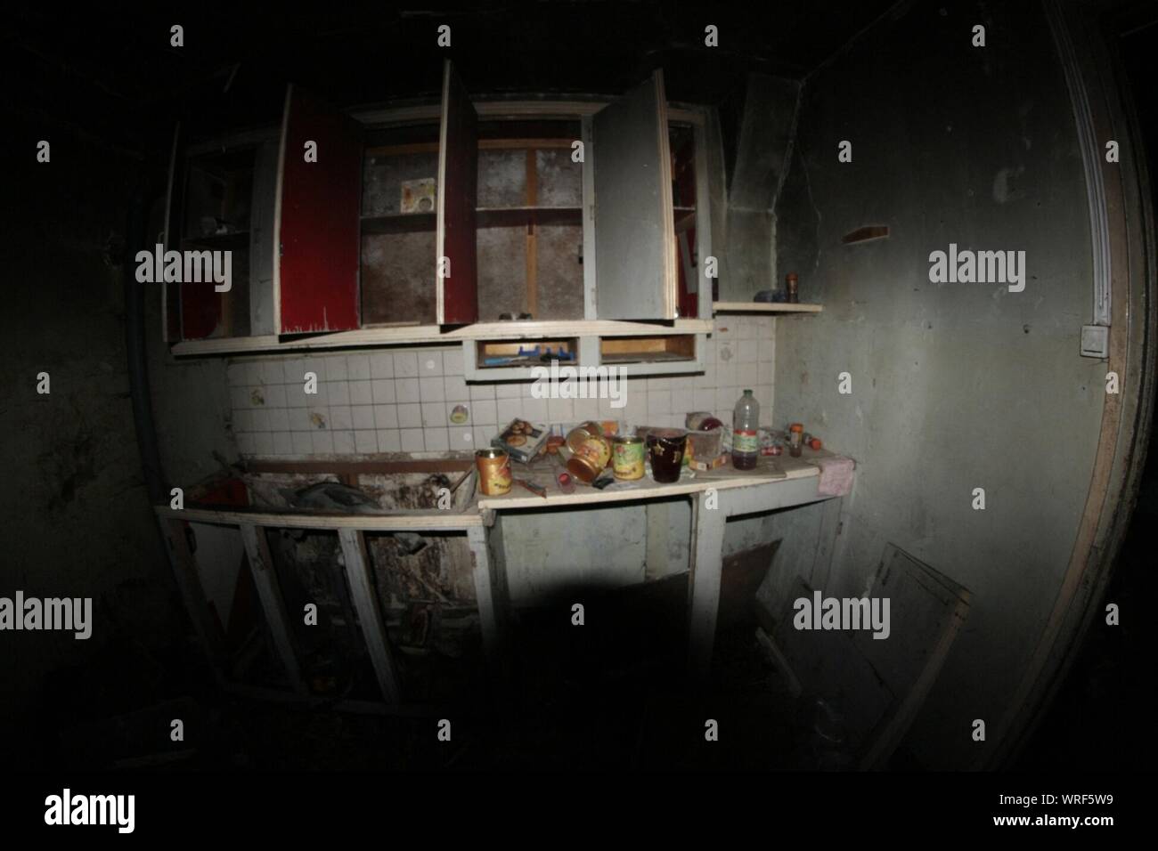 Run Down Kitchen High Resolution Stock Photography and Images - Alamy