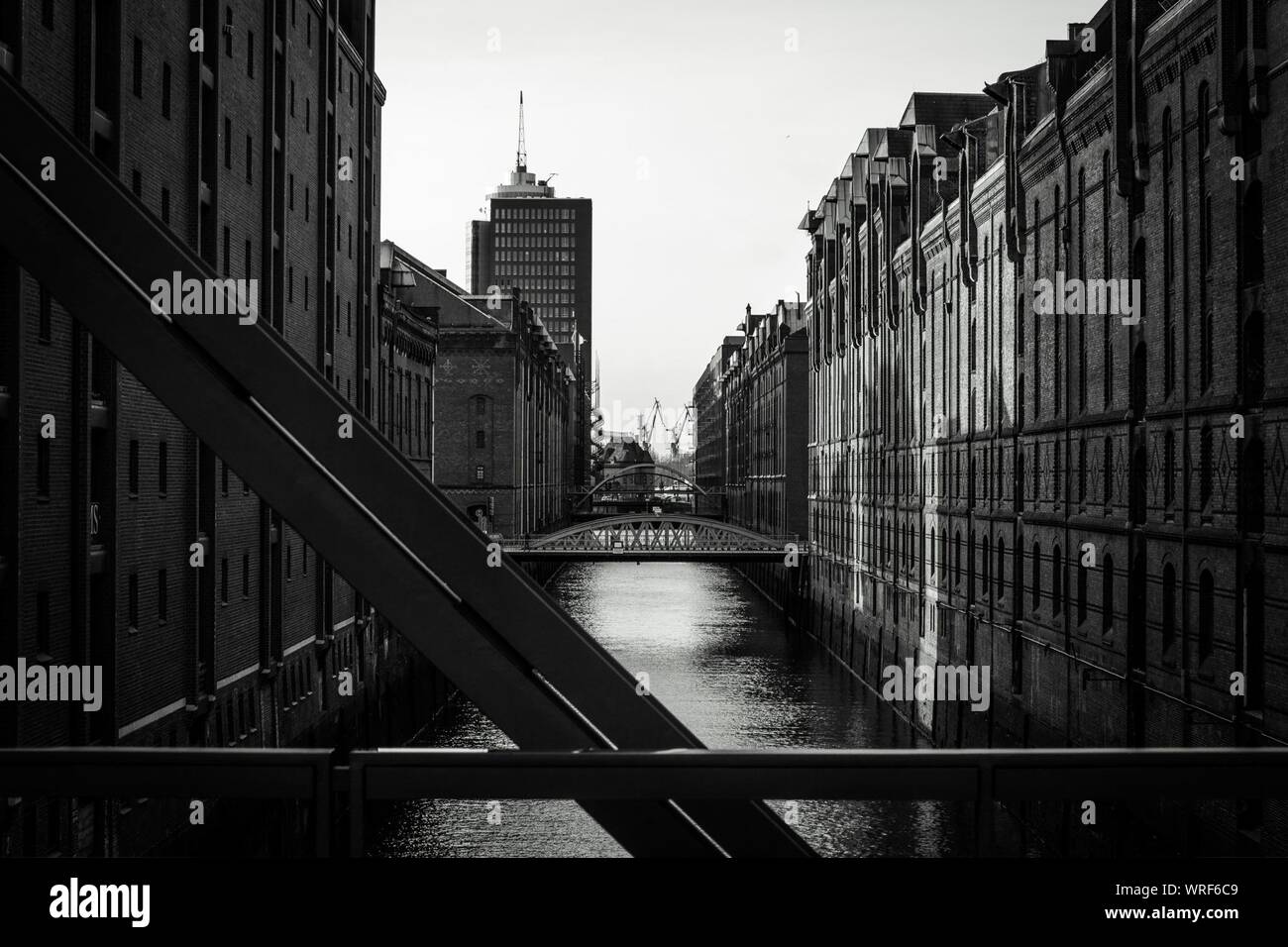 Cityscape with bridges hi-res stock photography and images - Alamy