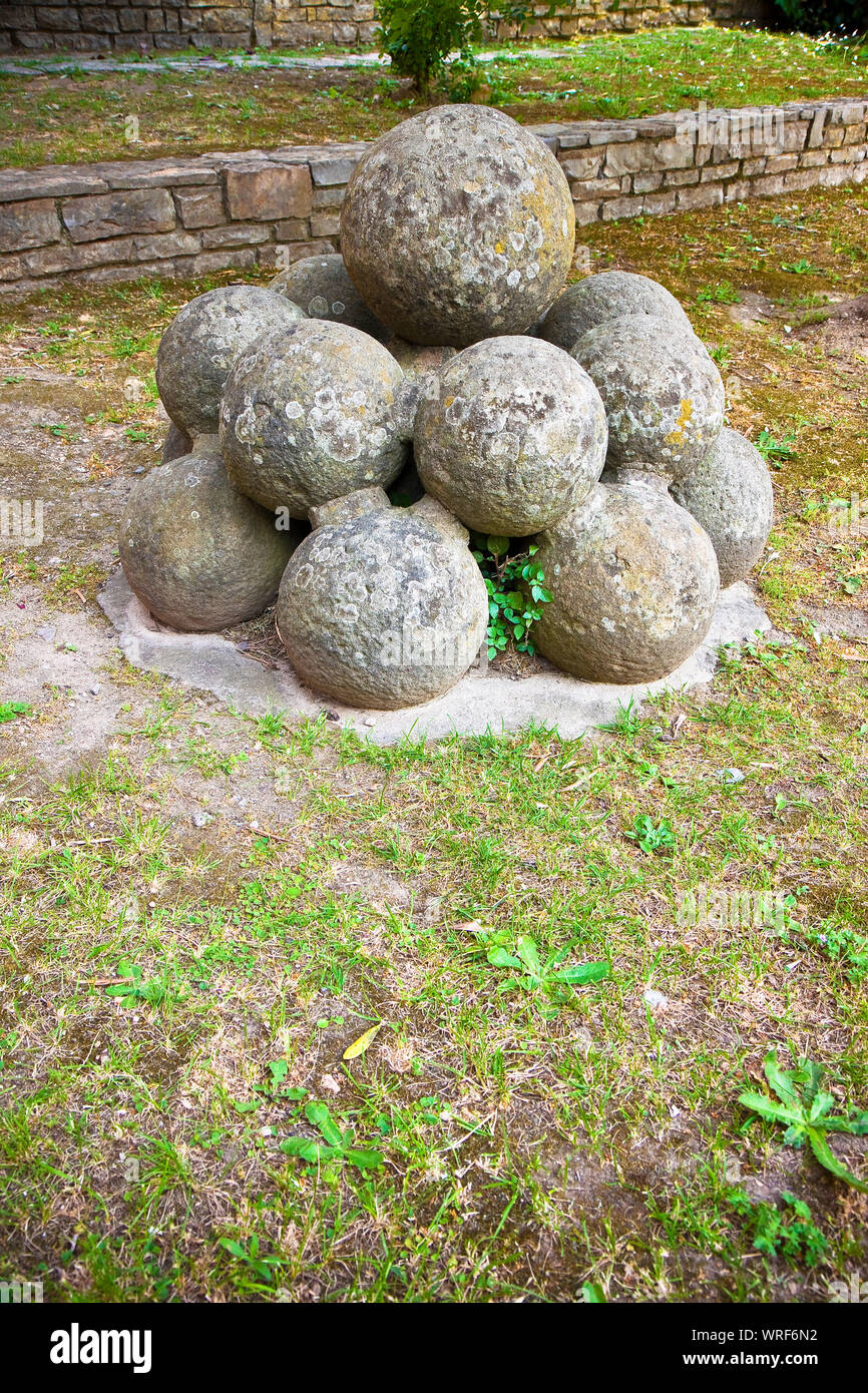 Medieval stone cannonballs of Vicopisano Castle (Italy-Tuscany-Pisa ...