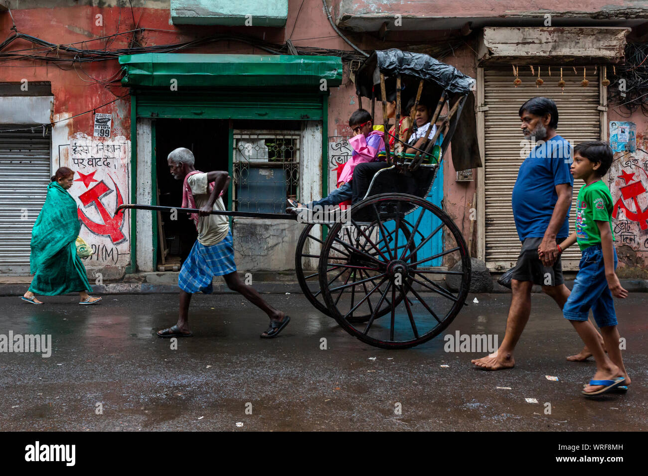 Man Pulling Rickshaw High Resolution Stock Photography and Images - Alamy