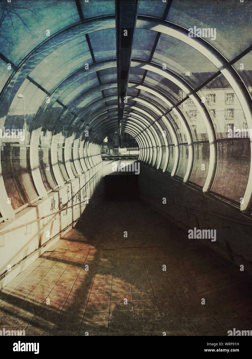 Tiled tunnel walkway hi-res stock photography and images - Alamy
