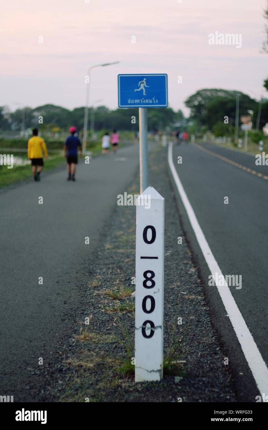 Bollard sign hi-res stock photography and images - Alamy