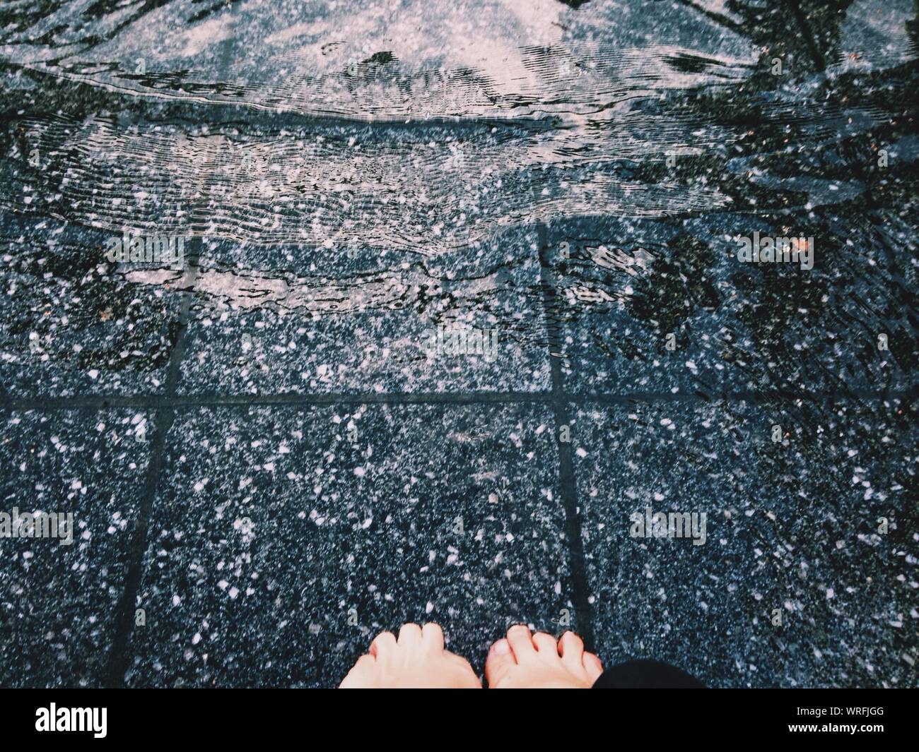 Feet are wet hi-res stock photography and images - Alamy
