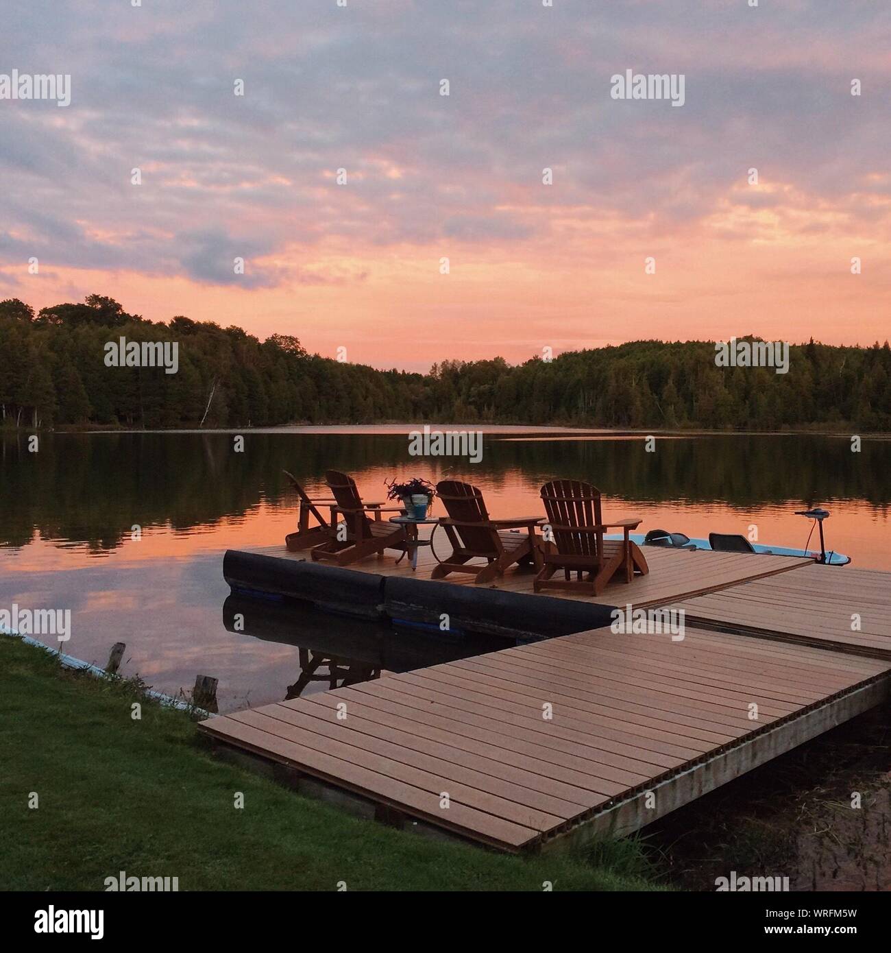 Adirondack lake sunset hi-res stock photography and images - Alamy