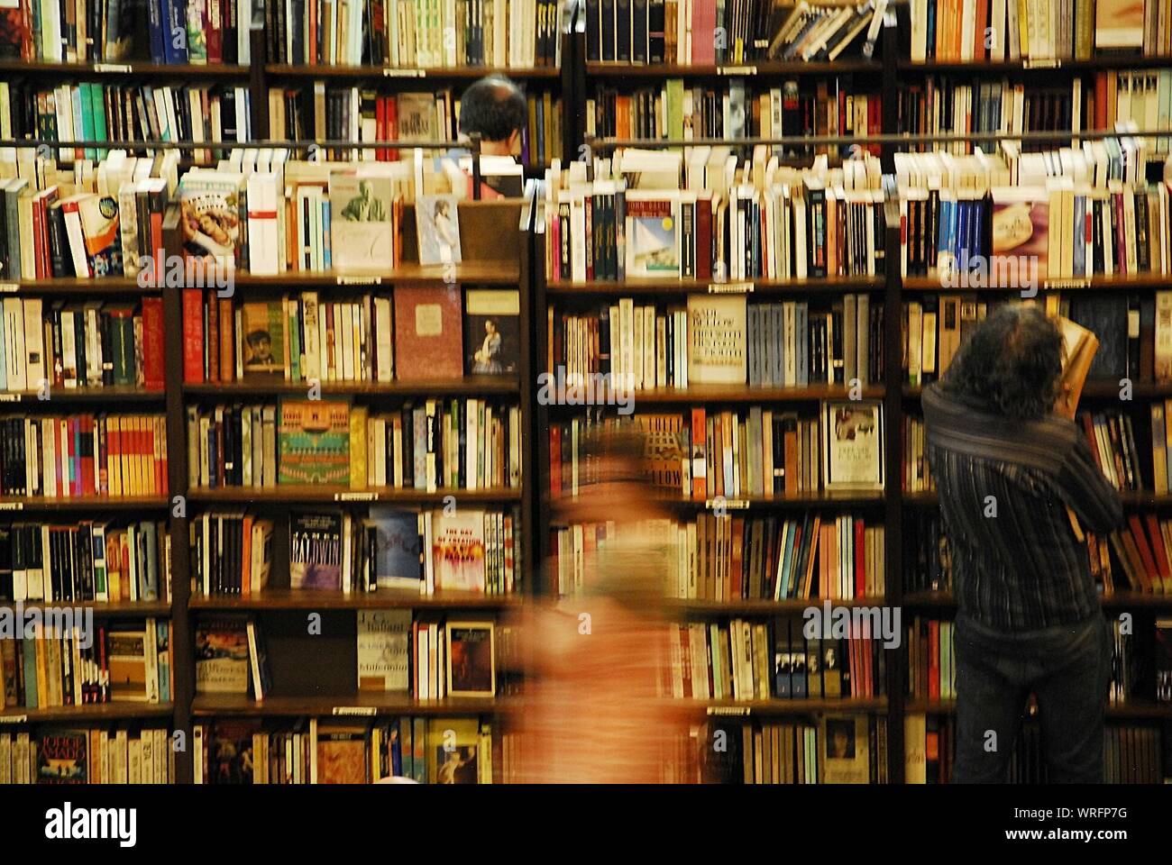 Man library rear view hi-res stock photography and images - Alamy