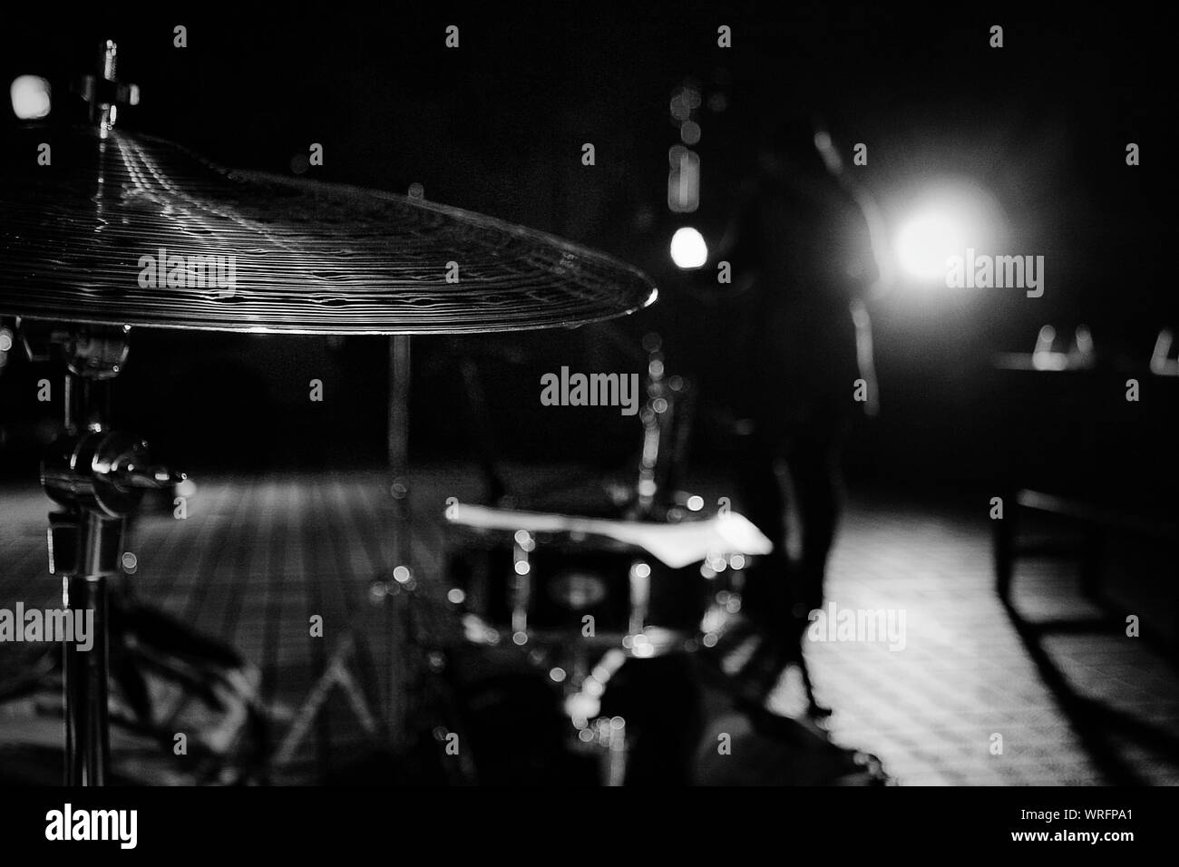 Dark stage hi-res stock photography and images - Alamy