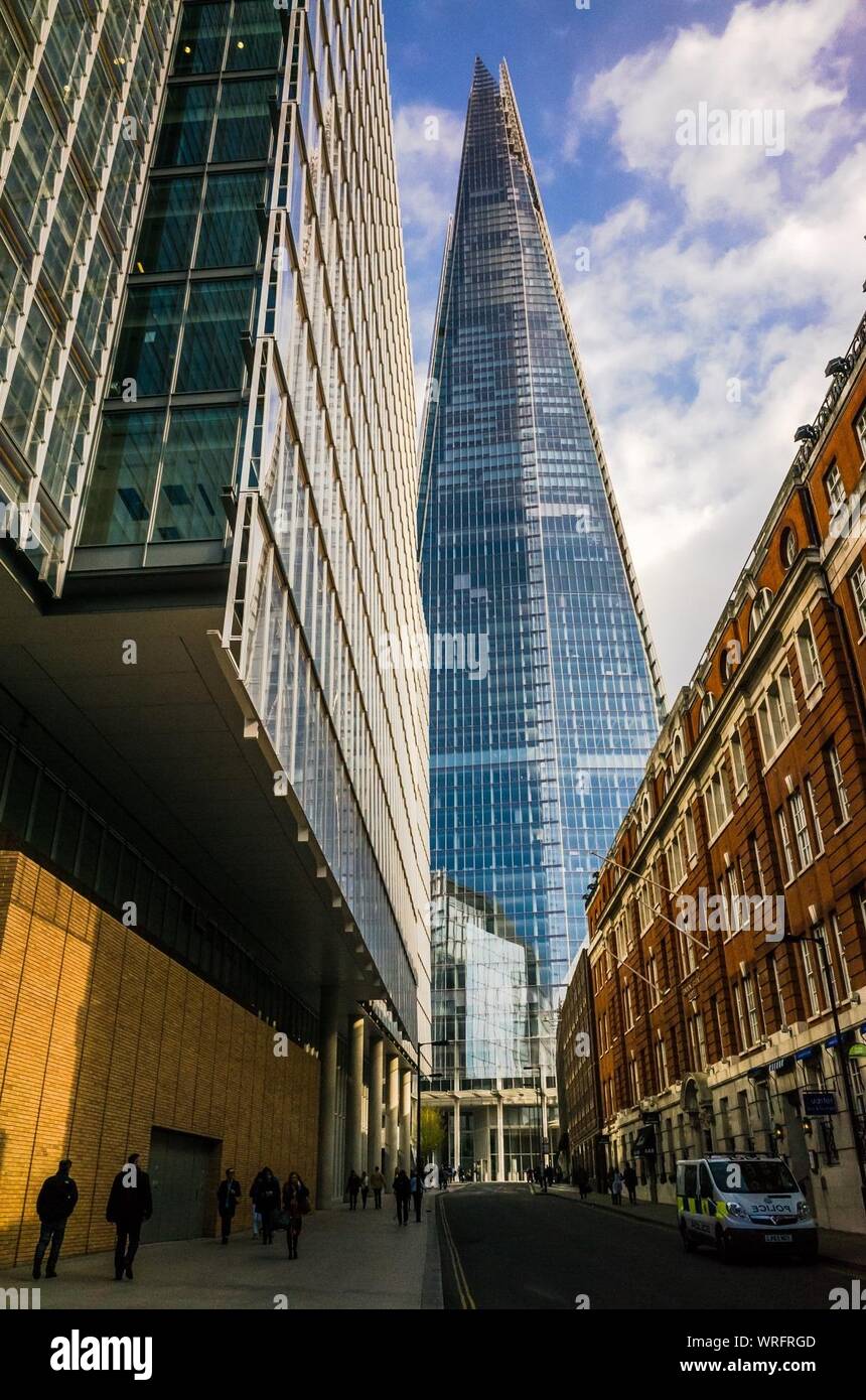 The shard exterior hi-res stock photography and images - Alamy