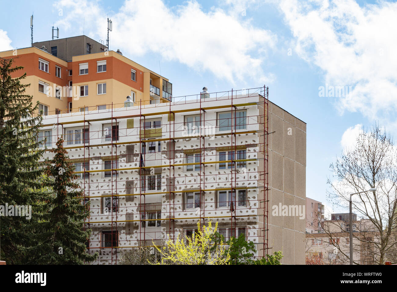 Scaffolding tower block hi-res stock photography and images - Alamy