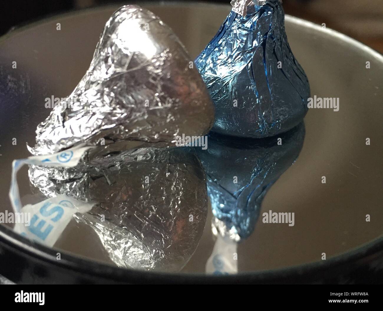 Wrapped chocolates hi-res stock photography and images - Alamy