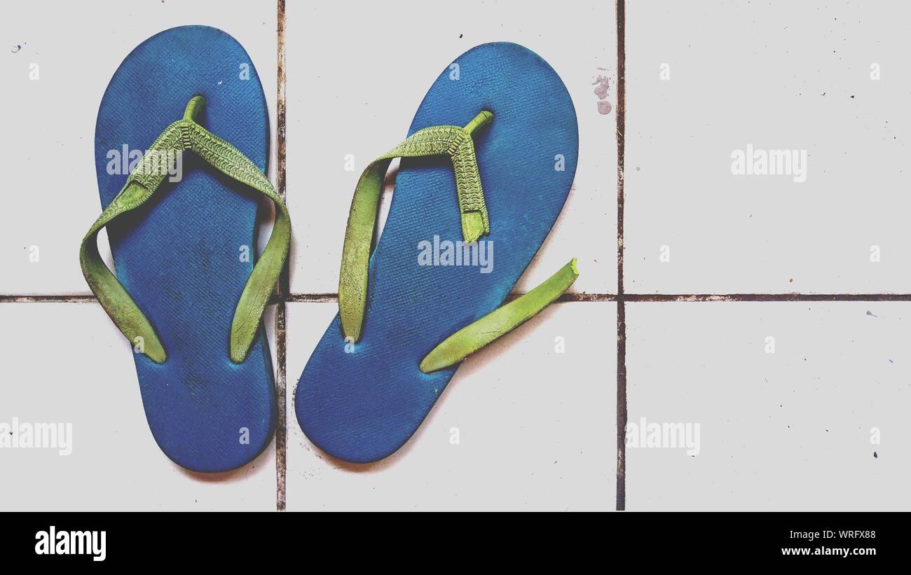 Broken flip flop hi-res stock photography and images - Alamy