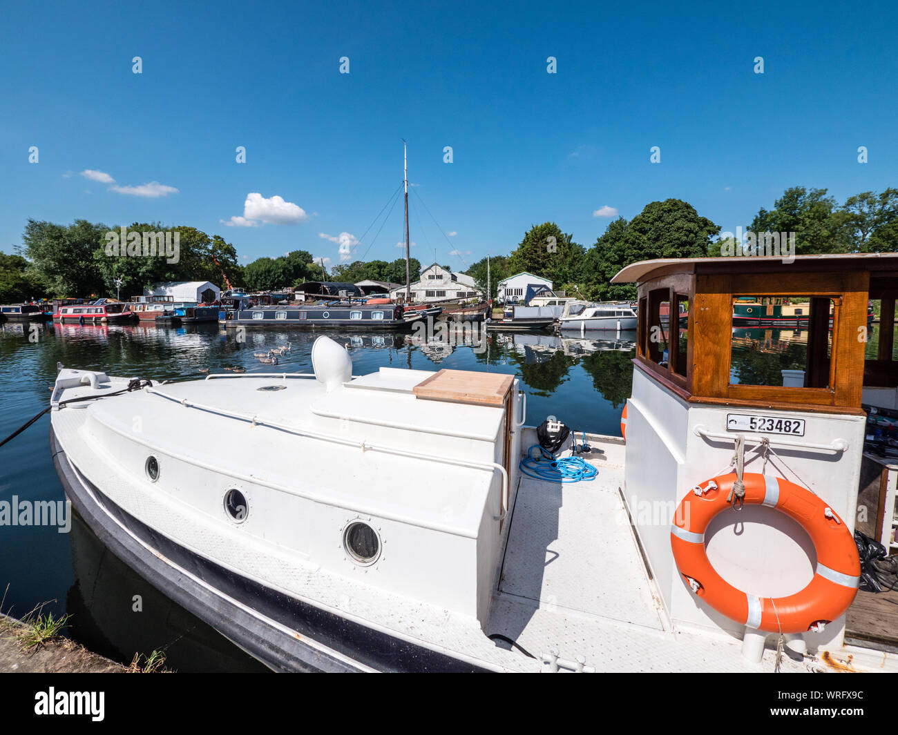 Laleham river thames hi-res stock photography and images - Alamy