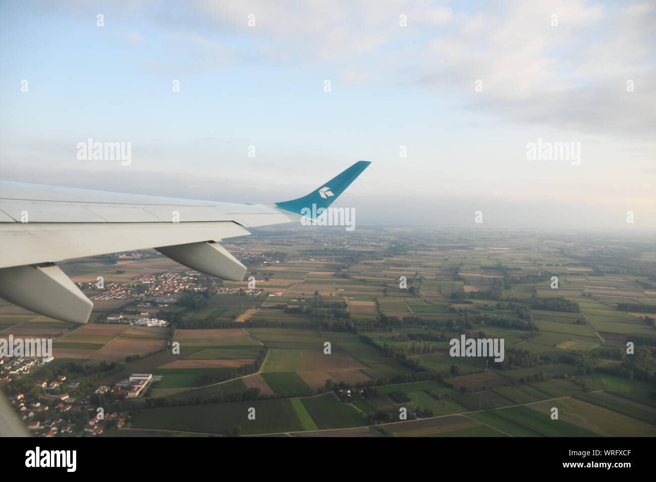 Aircraft take off airport munich hi-res stock photography and images ...
