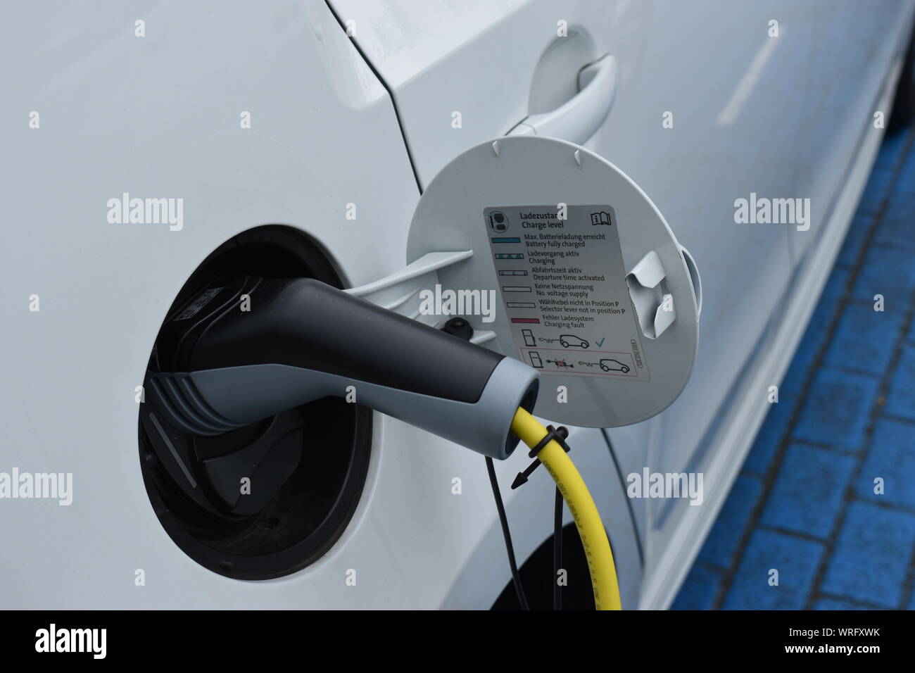 Charge electric car hi-res stock photography and images - Alamy