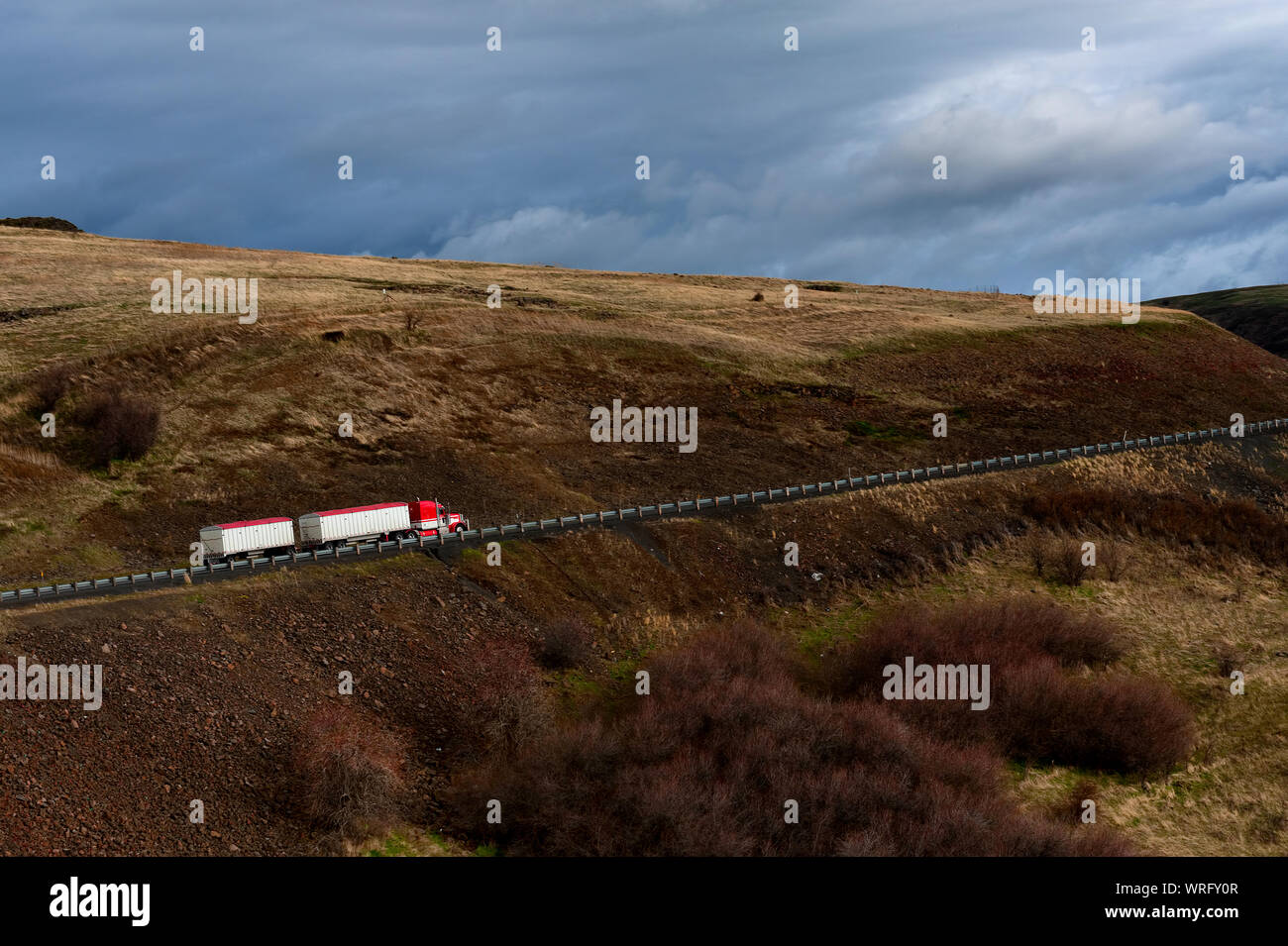 Semi truck highway hi-res stock photography and images - Alamy