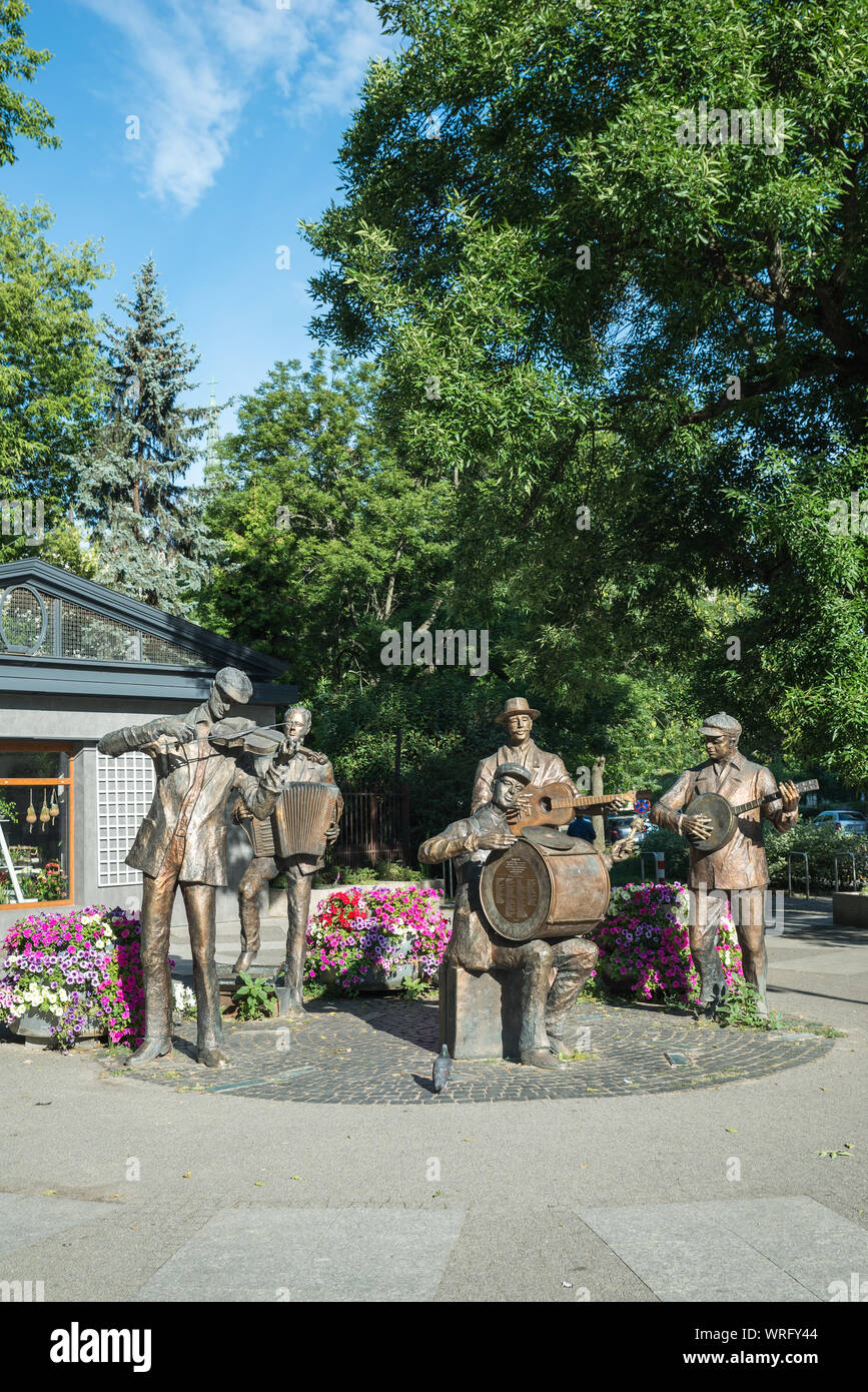 Monument to traditional Warsaw Praga Street Band, Warsaw, Poland Stock ...