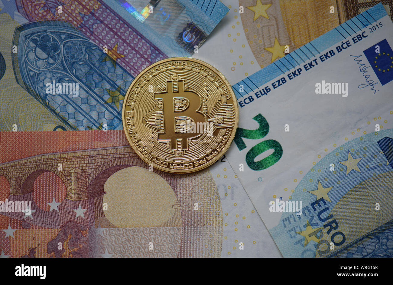 Physical money notes and coins hi-res stock photography and images - Alamy