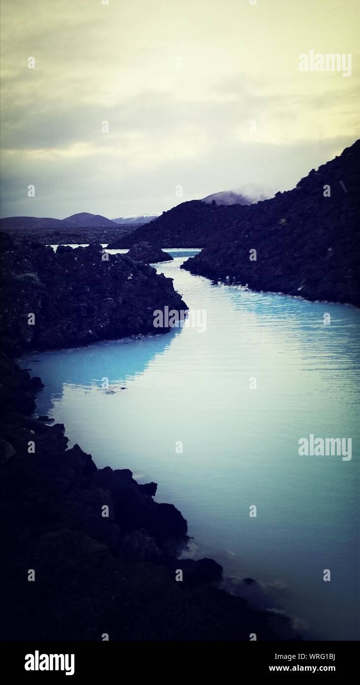 River through hills river through hills hi-res stock photography and ...