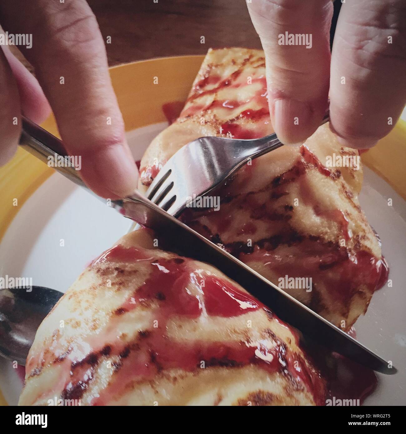 Using hand to eat hi-res stock photography and images - Alamy