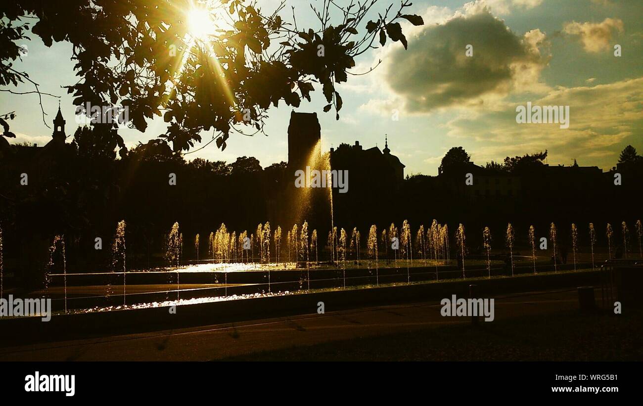 Water fountain sunset hi-res stock photography and images - Alamy