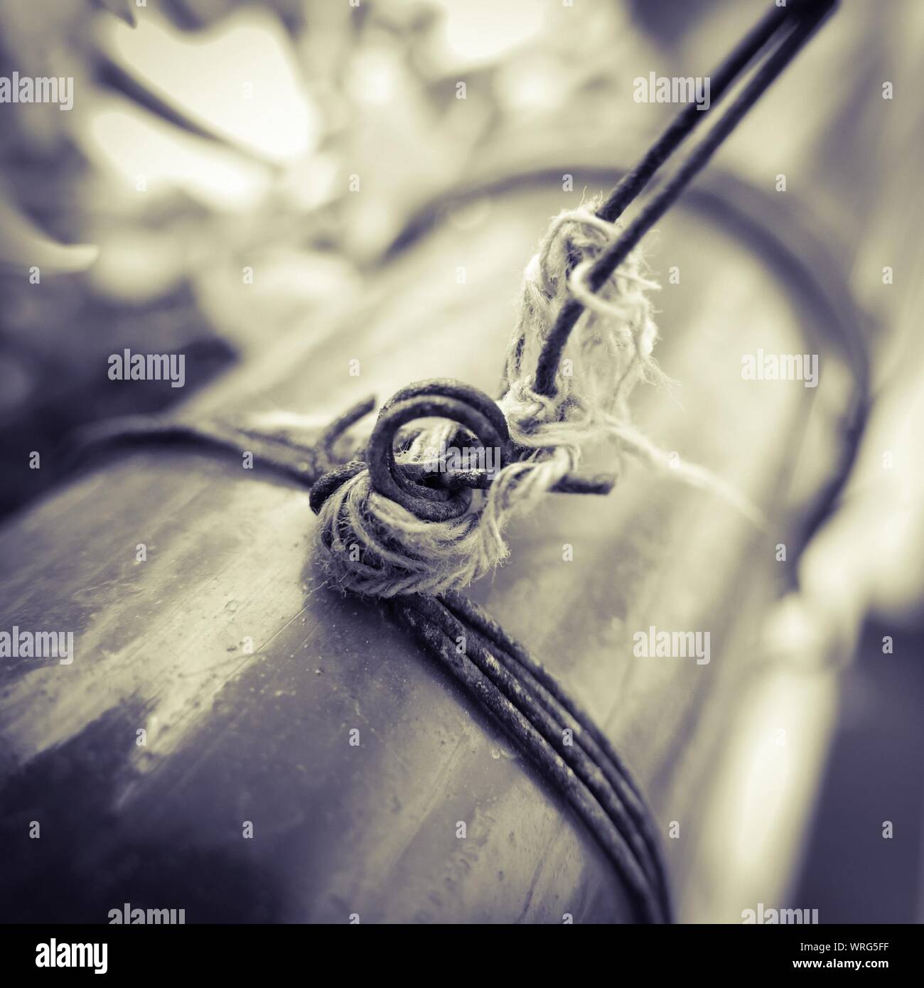 Metal wire tied hi-res stock photography and images - Alamy