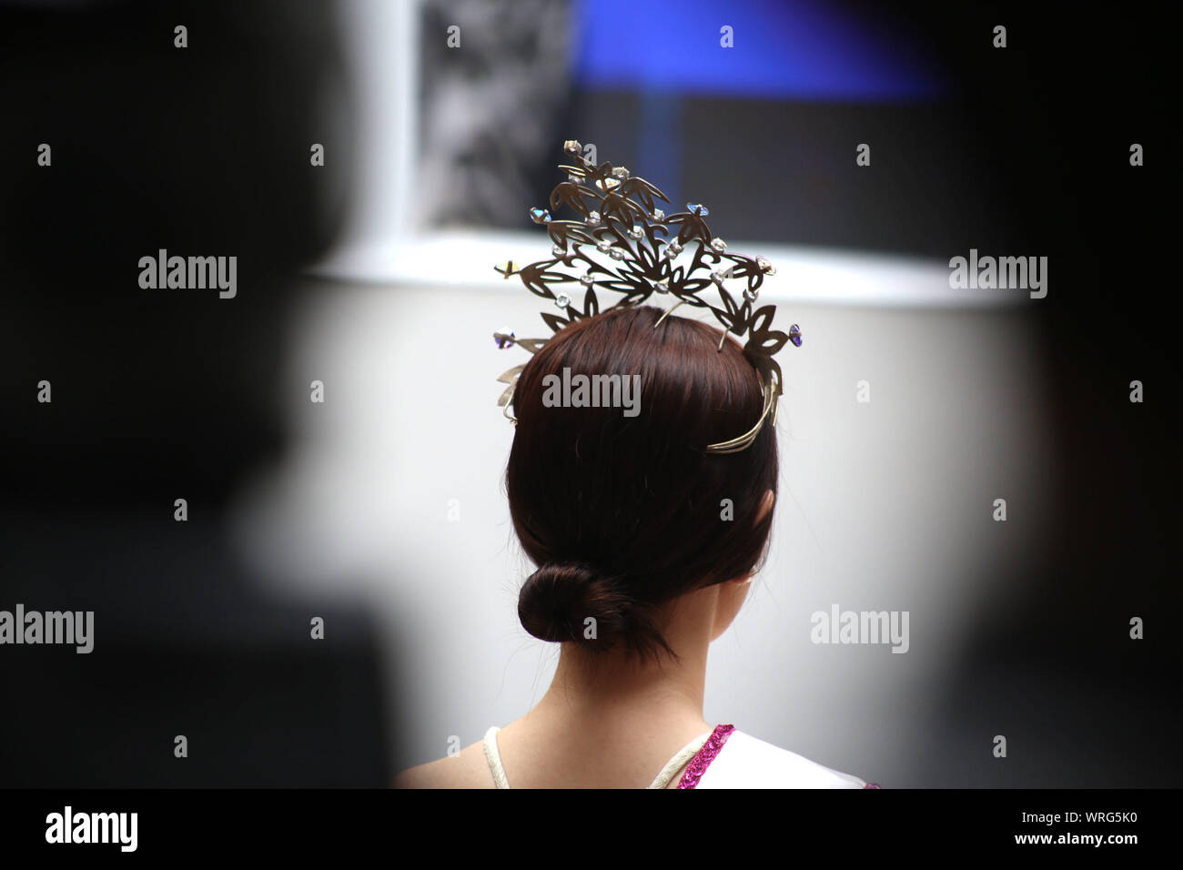 Real princess crown hi-res stock photography and images - Alamy
