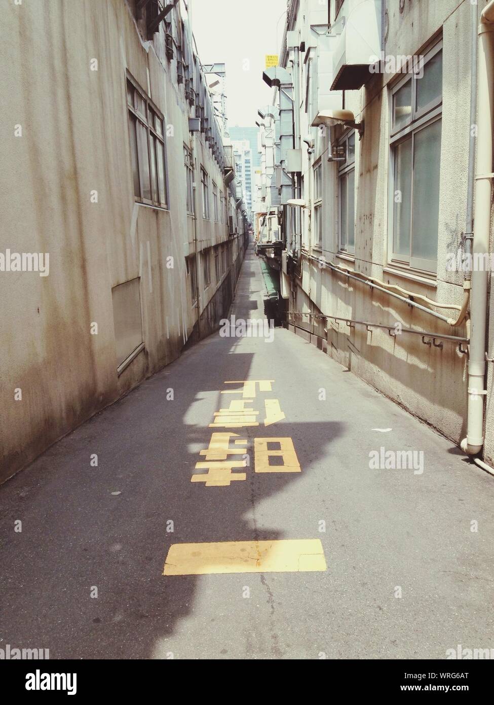 Narrow passageway hi-res stock photography and images - Alamy