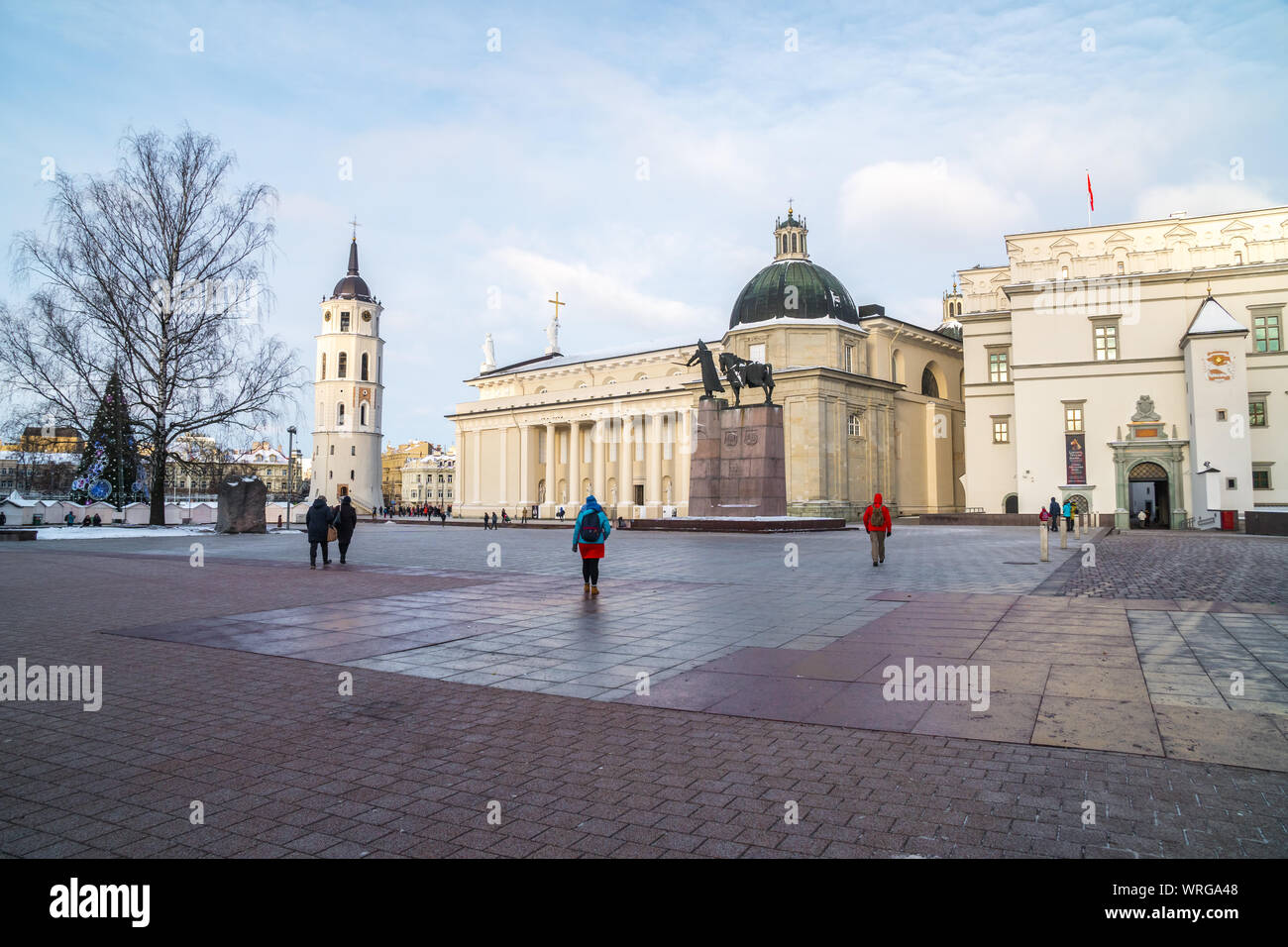 Vilnius, Lietuva - 04.01.2019: The Cathedral Square, main square of the ...