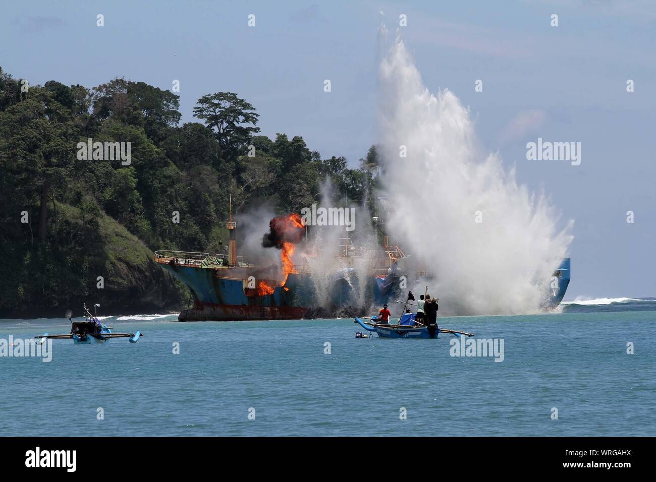 Burning ship hi-res stock photography and images - Alamy