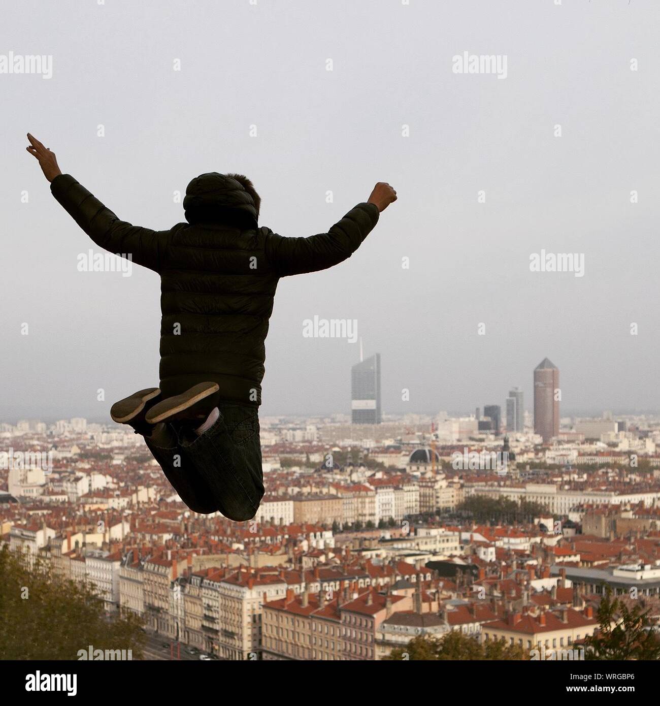 High jumping man hi-res stock photography and images - Alamy