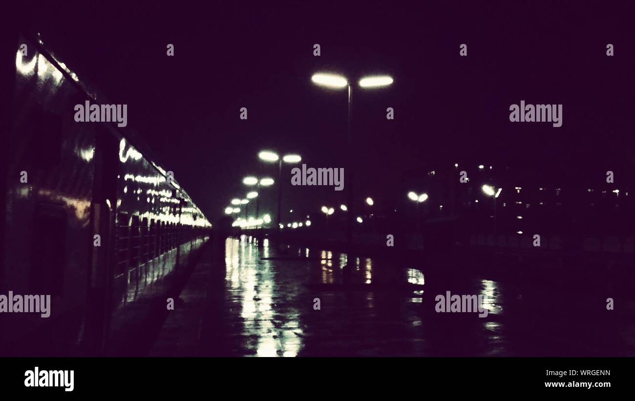 Man by dark canal hi-res stock photography and images - Alamy